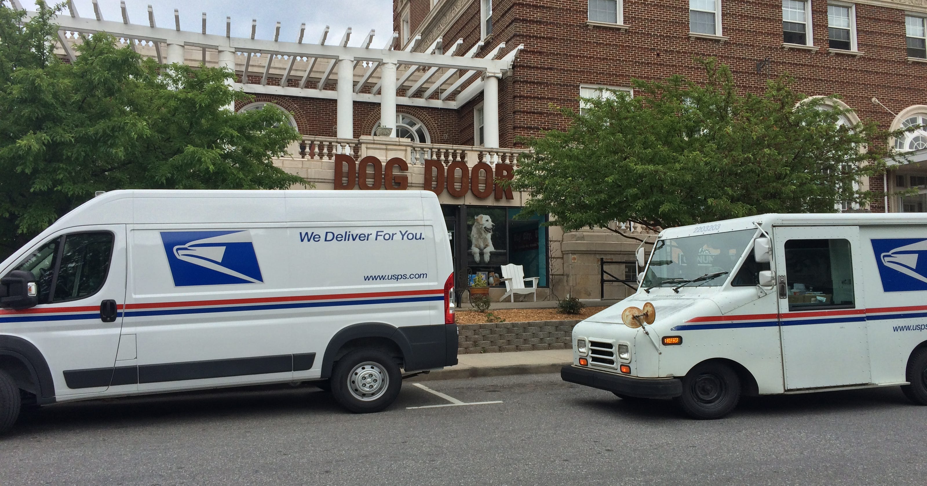 Answer Man: Scantily clad mail carrier? WLOS news anchor outfits?