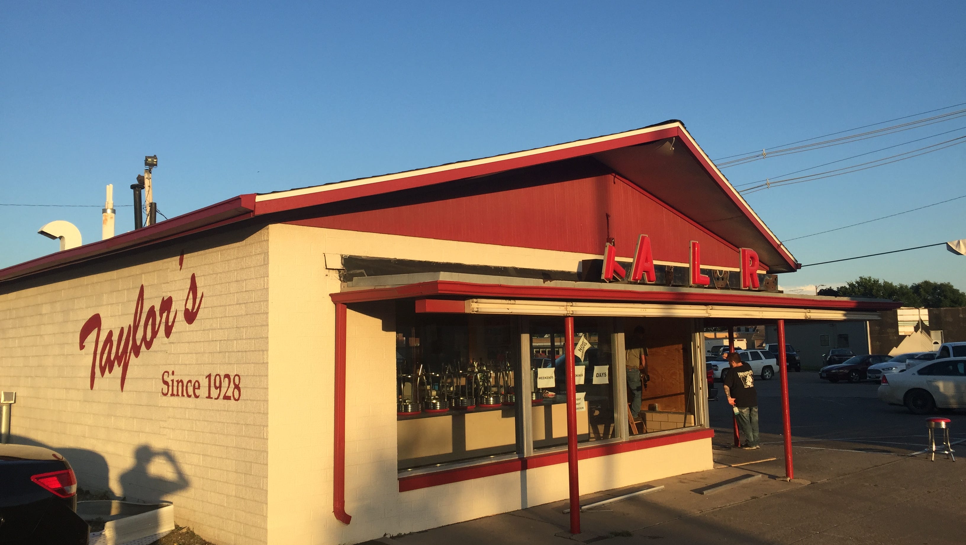 Iowa tornado: Storms batter town but Maid-Rite will soon be slinging again