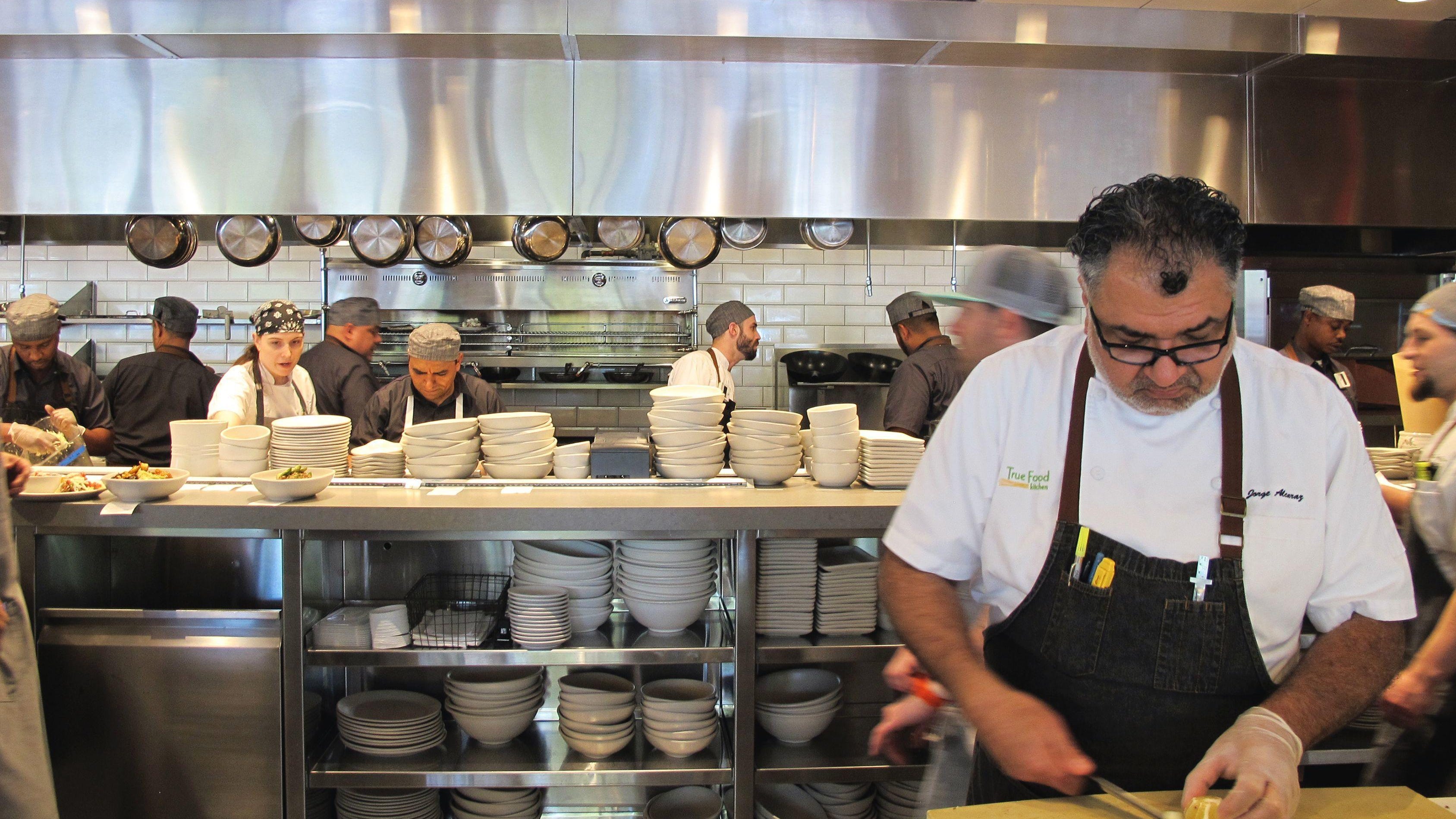 Dr. Andrew Weil opens True Food Kitchen in Naples