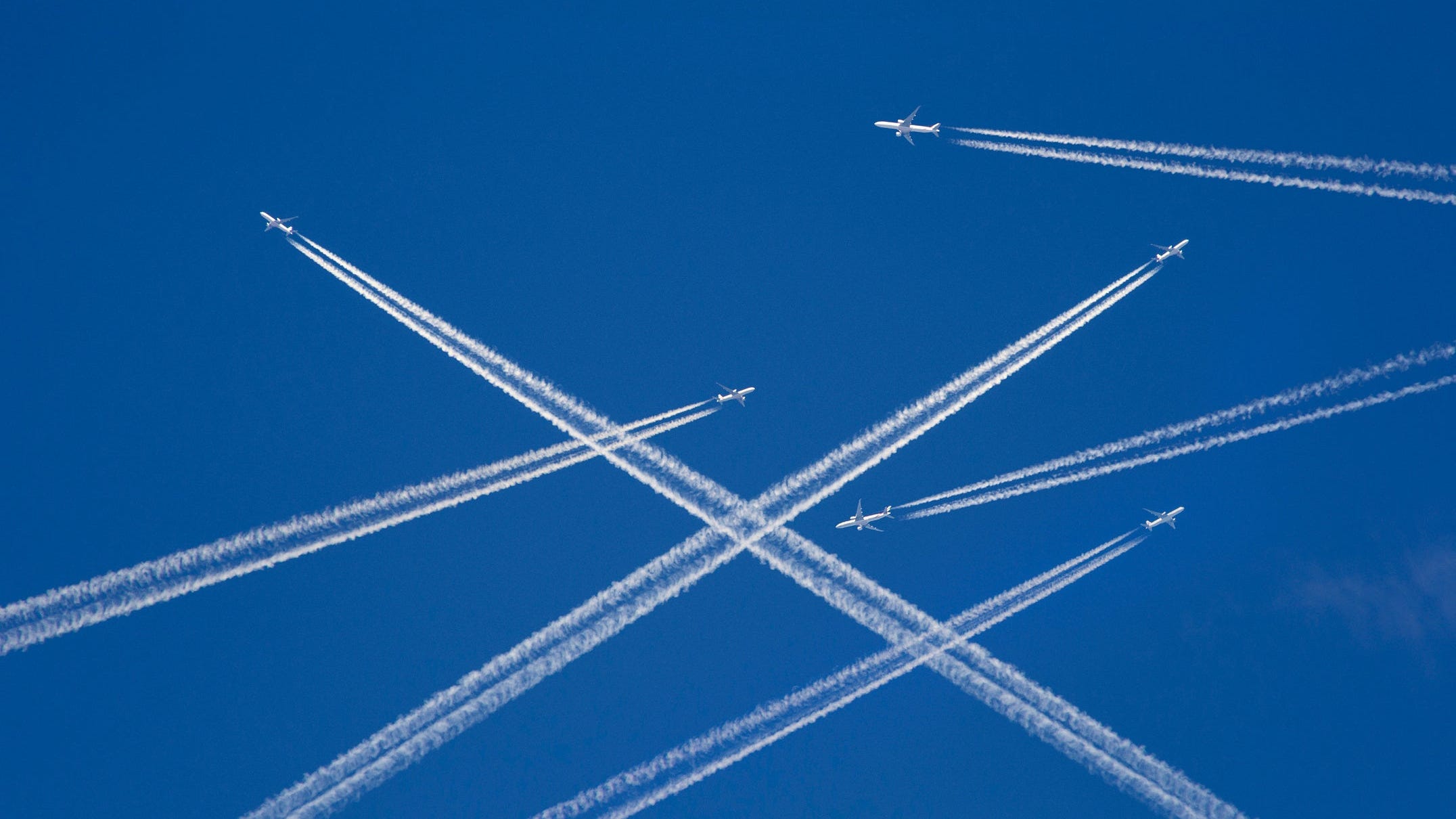 Fact check: No evidence airplane contrails are harmful to health