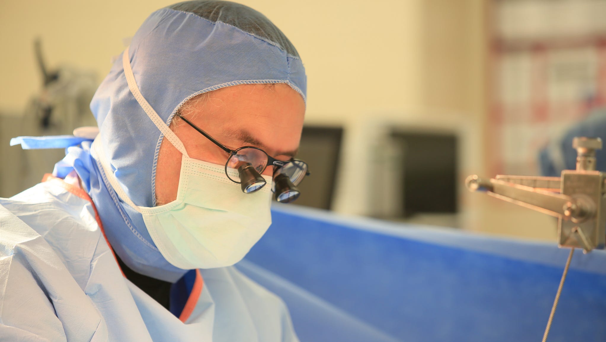 Surgeons custom-fit lungs to transplant patients