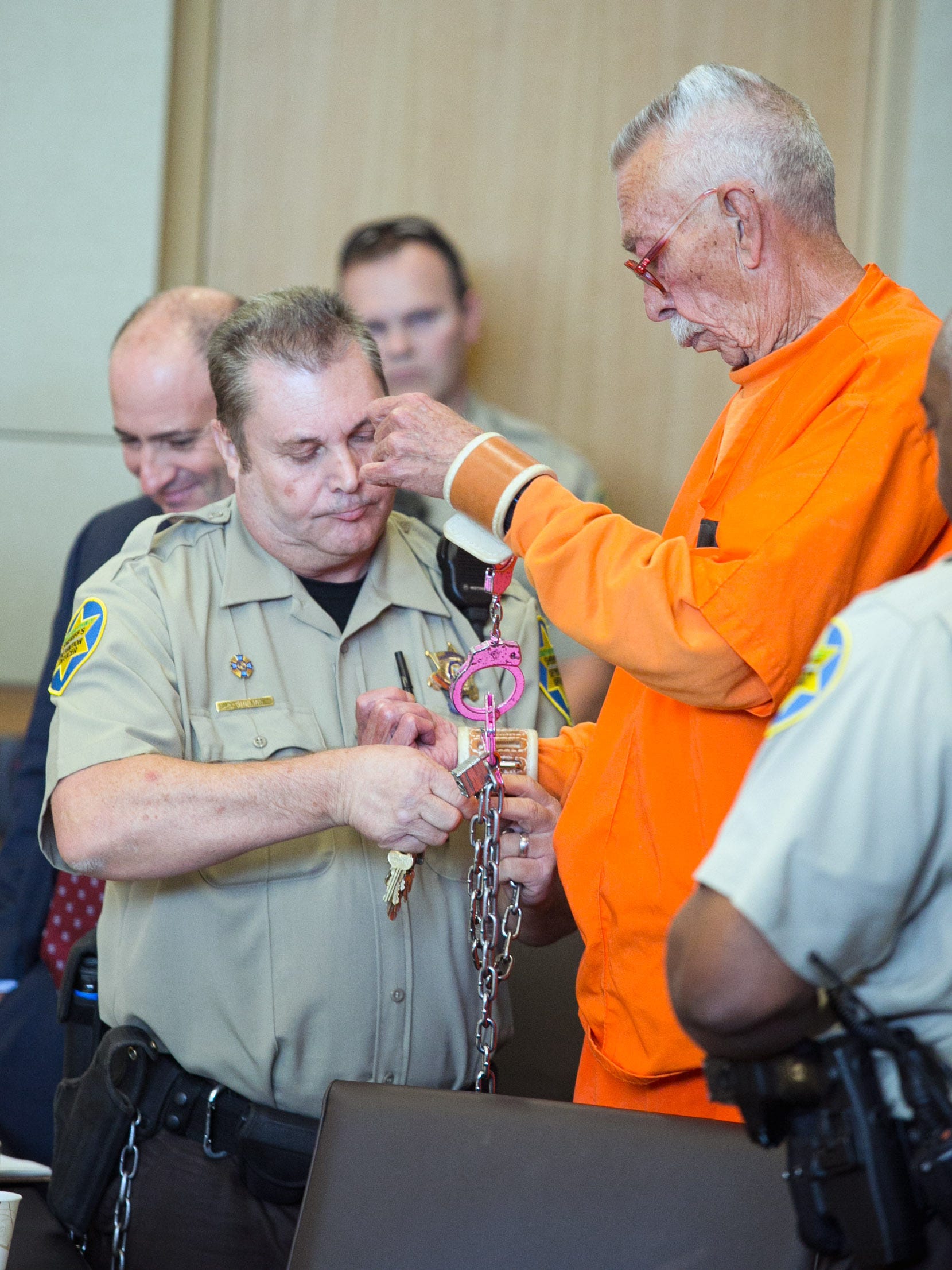 William Macumber, Arizona inmate freed after 37 years, dies in prison