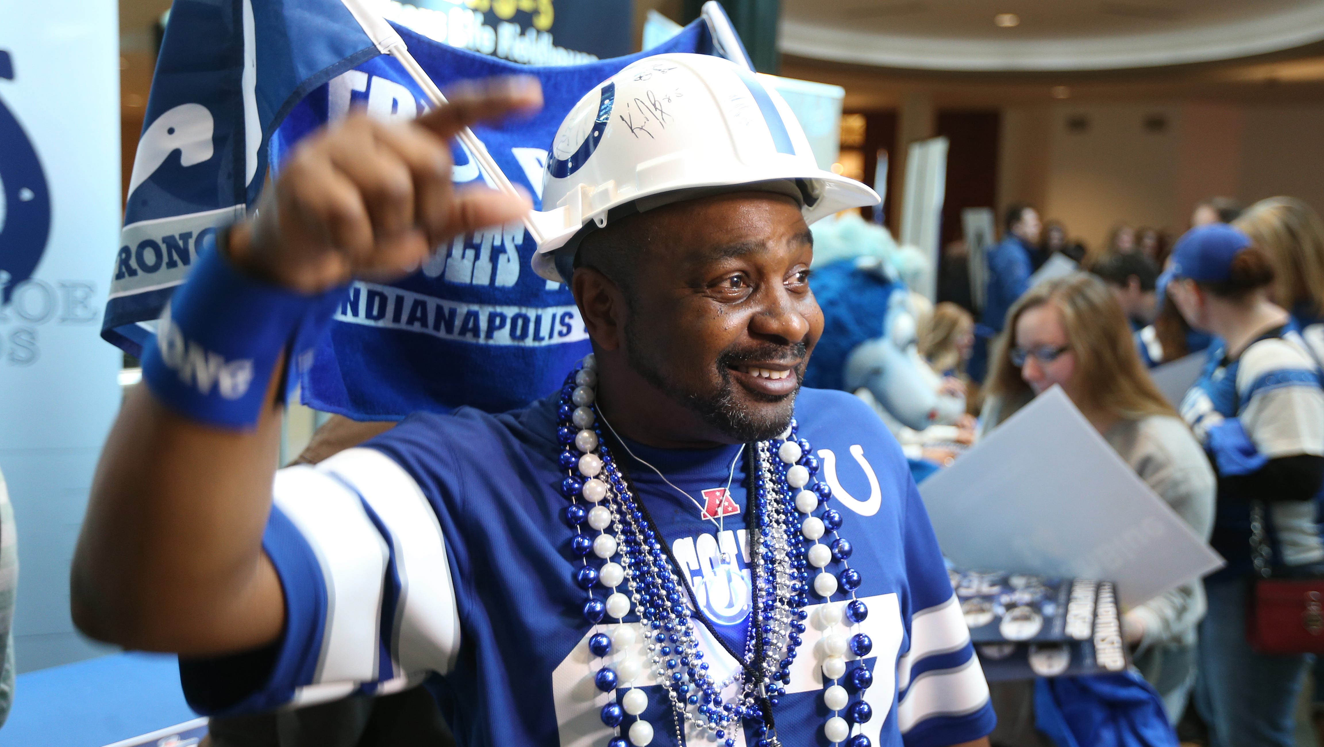 Colts, wings, beer: 10 places to watch the playoffs