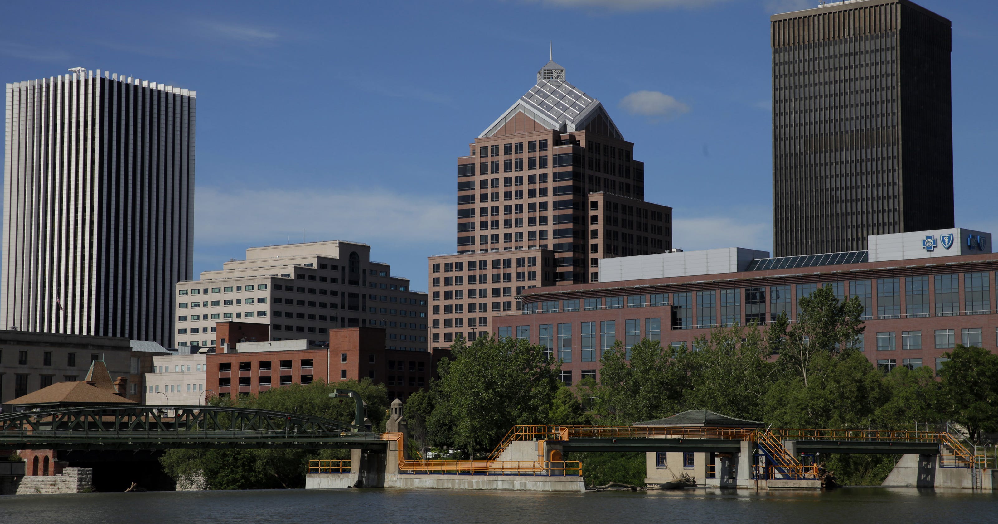 Bausch + Lomb tower in downtown Rochester to be sold for $15 million