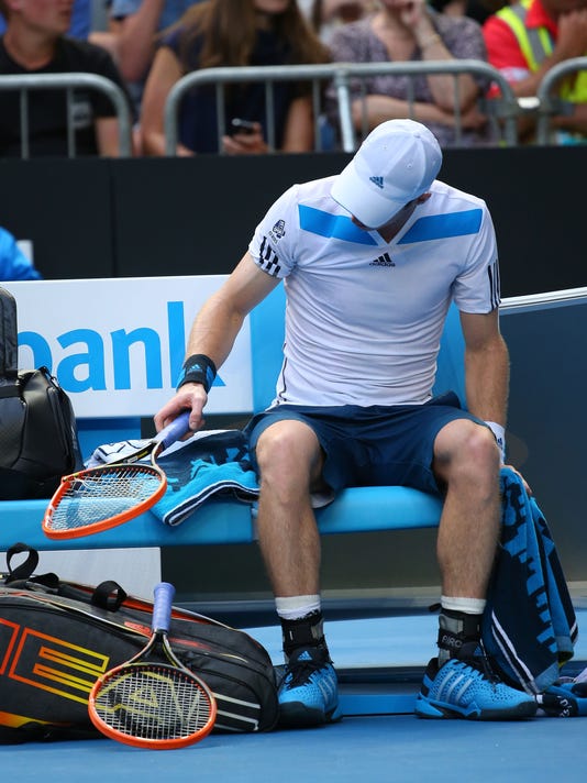 Andy Murray wins, smashes racket; Roger Federer cruises