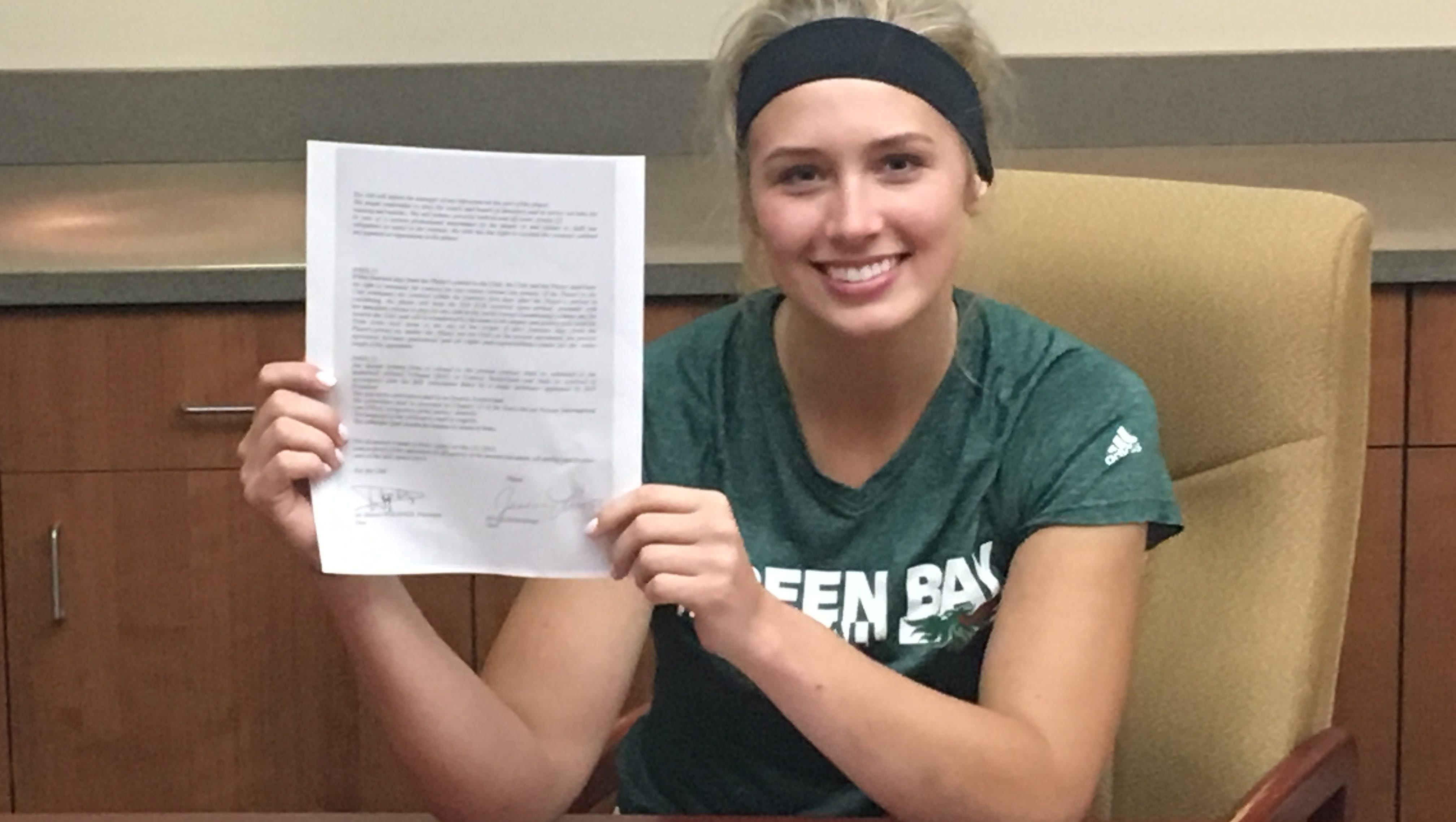 UWGB women's basketball: Former star Jessica Lindstrom signs pro contract