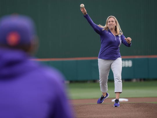 Clemson, USC sports earn average grades for gender equality