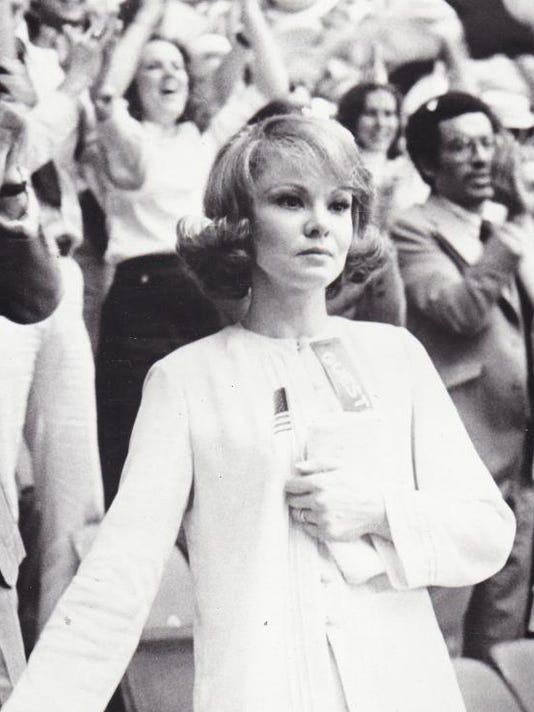 'Freaky Friday' star and Tony winner Barbara Harris dies at 83