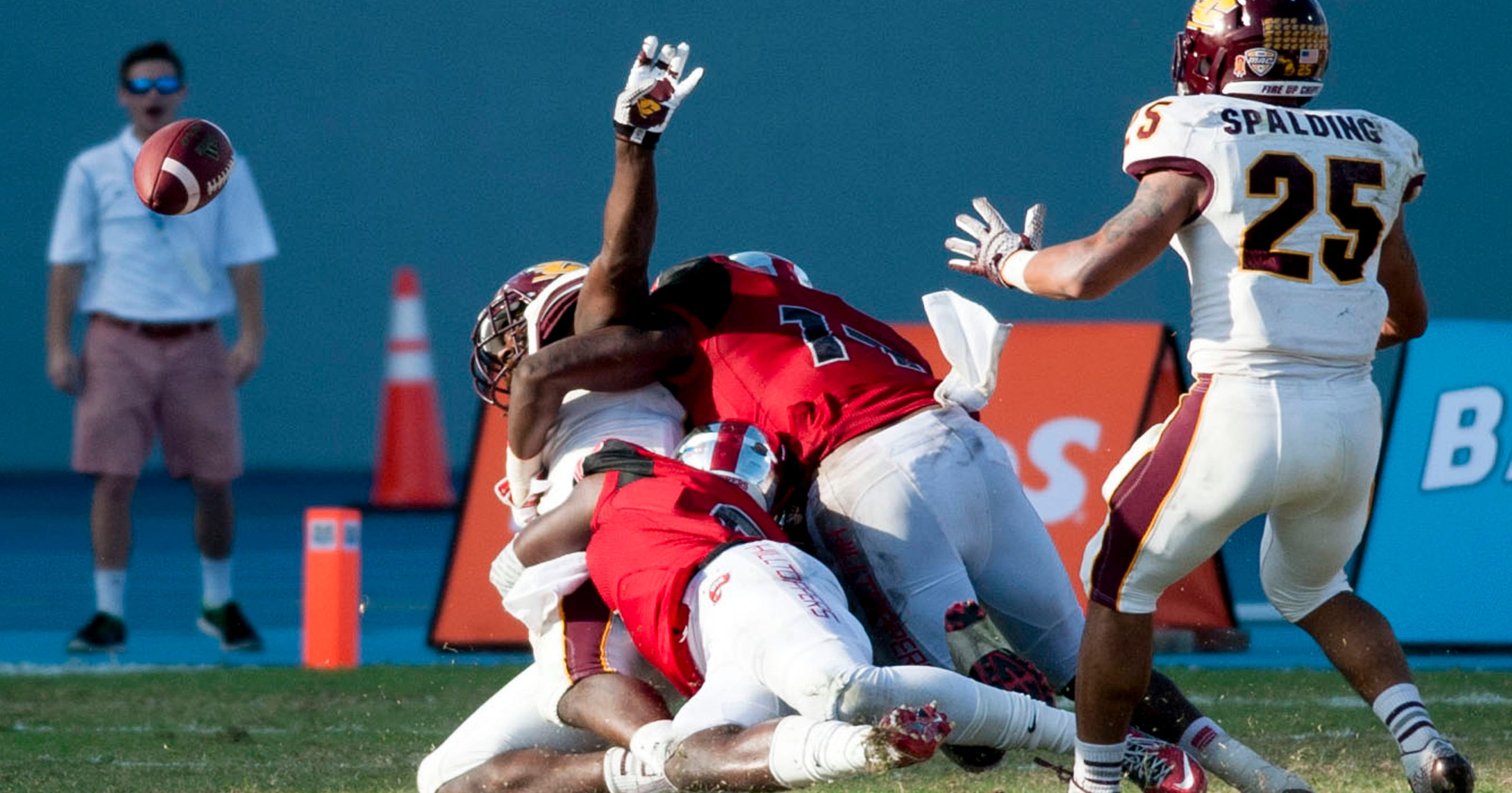 WKU survives wild finish in Bahamas Bowl