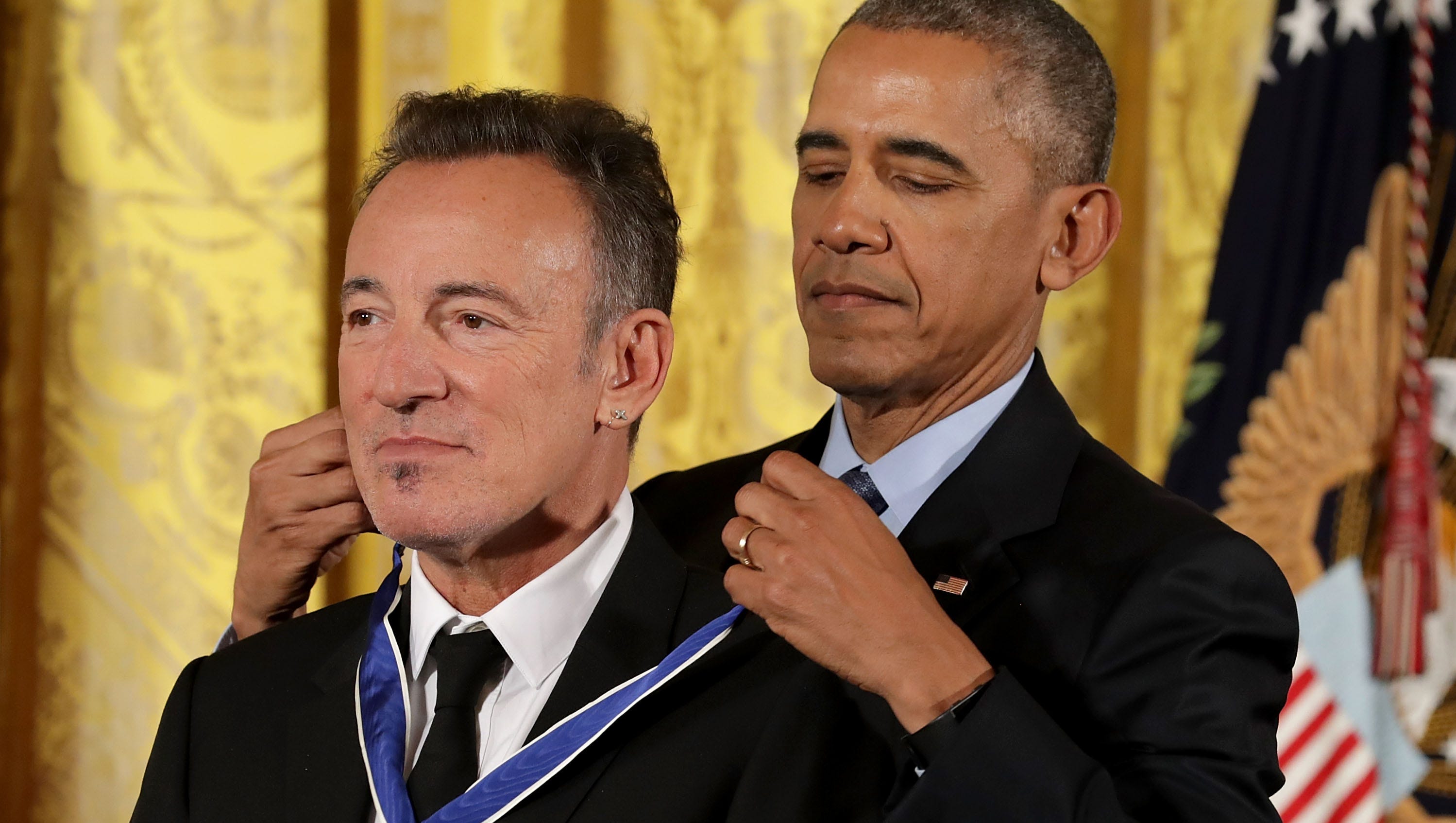 Obamas, staff get White House sendoff from Bruce Springsteen