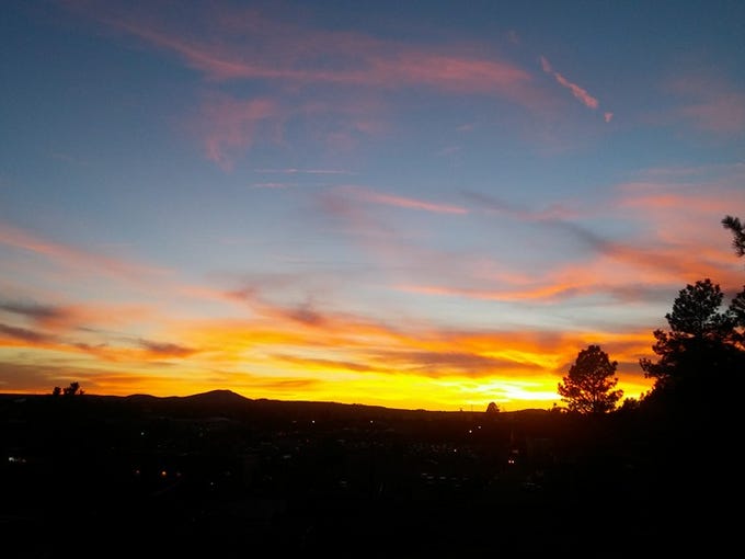 Why are Arizona sunsets so dramatic?