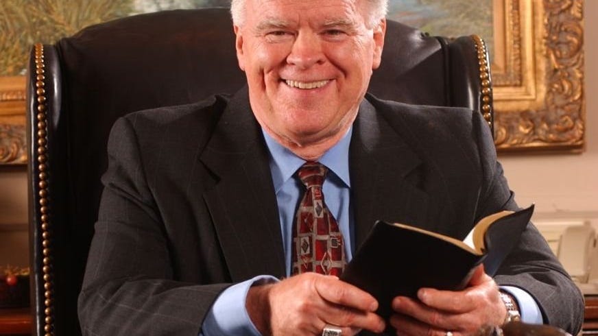 Southern Baptist Paige Patterson recuses himself from convention sermon
