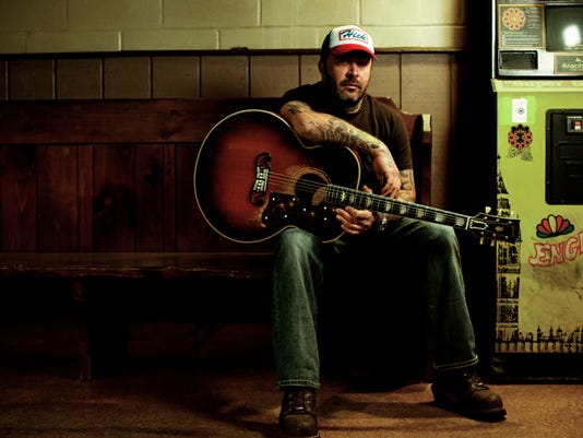 Aaron Lewis, former Staind band member, goes lighter with Country