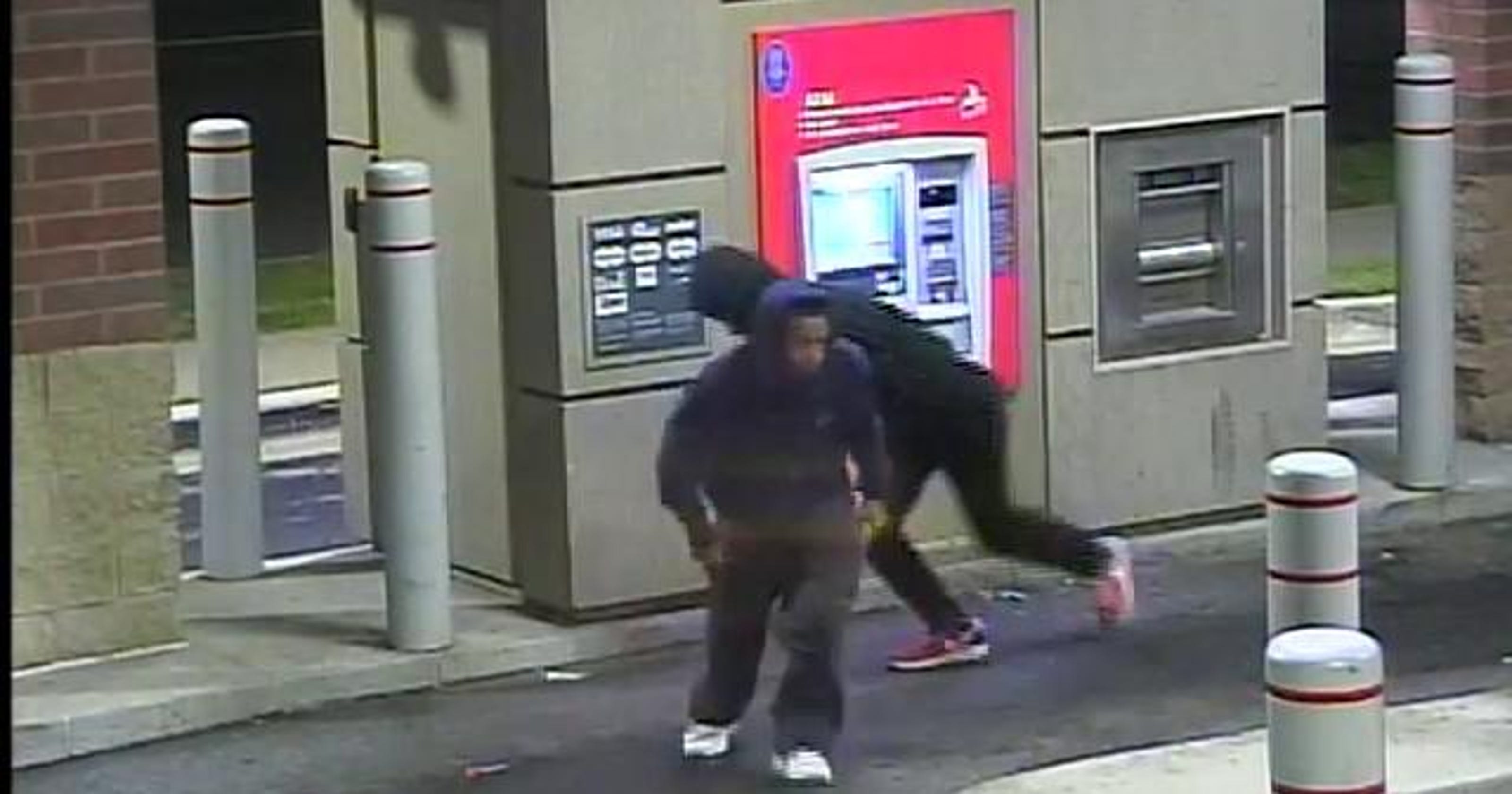 Police seek suspects in armed robbery at Detroit ATM Police seek suspects in armed robbery at Detroit ATM