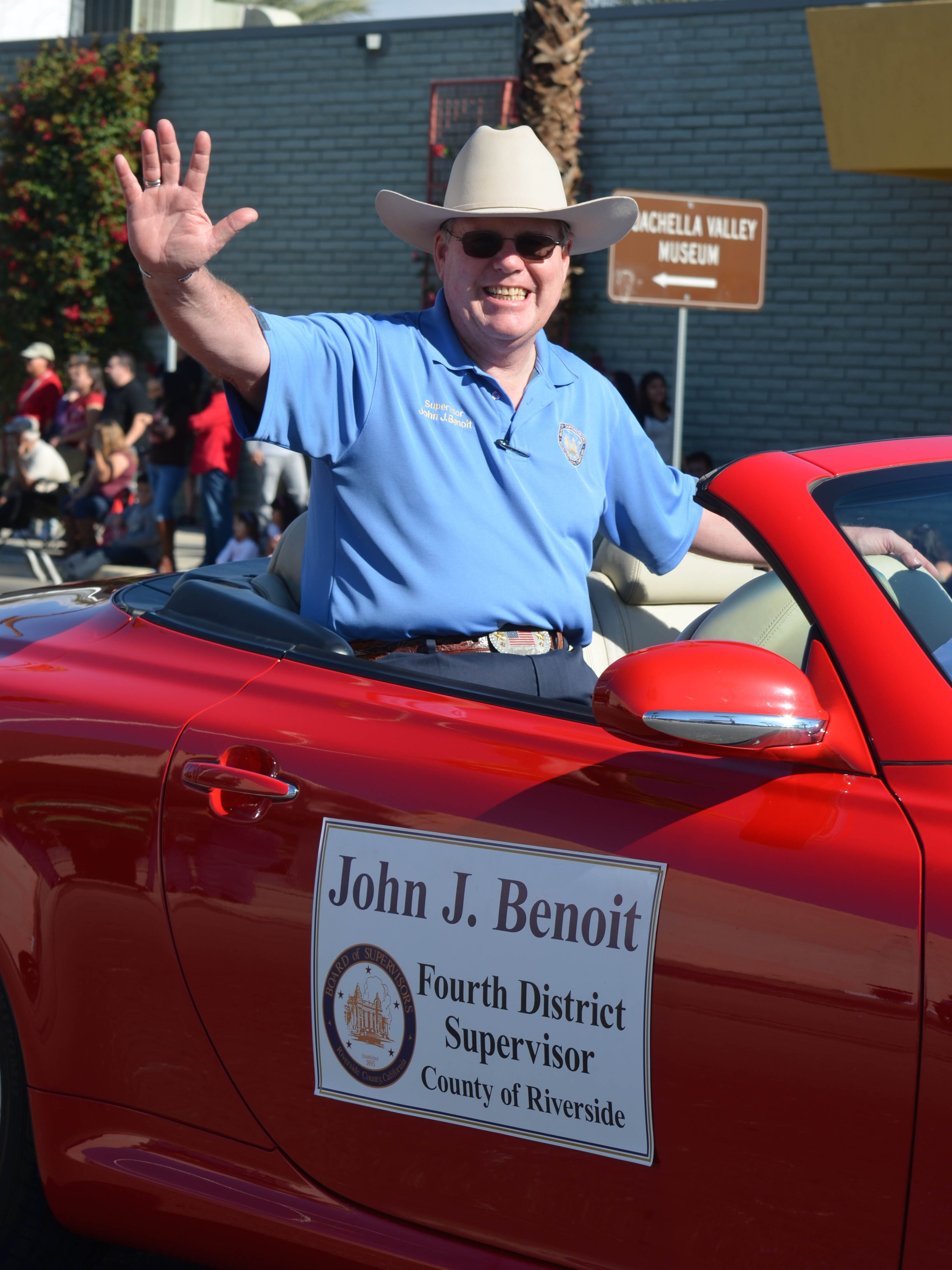 Riverside County Supervisor John Benoit dies after battling cancer