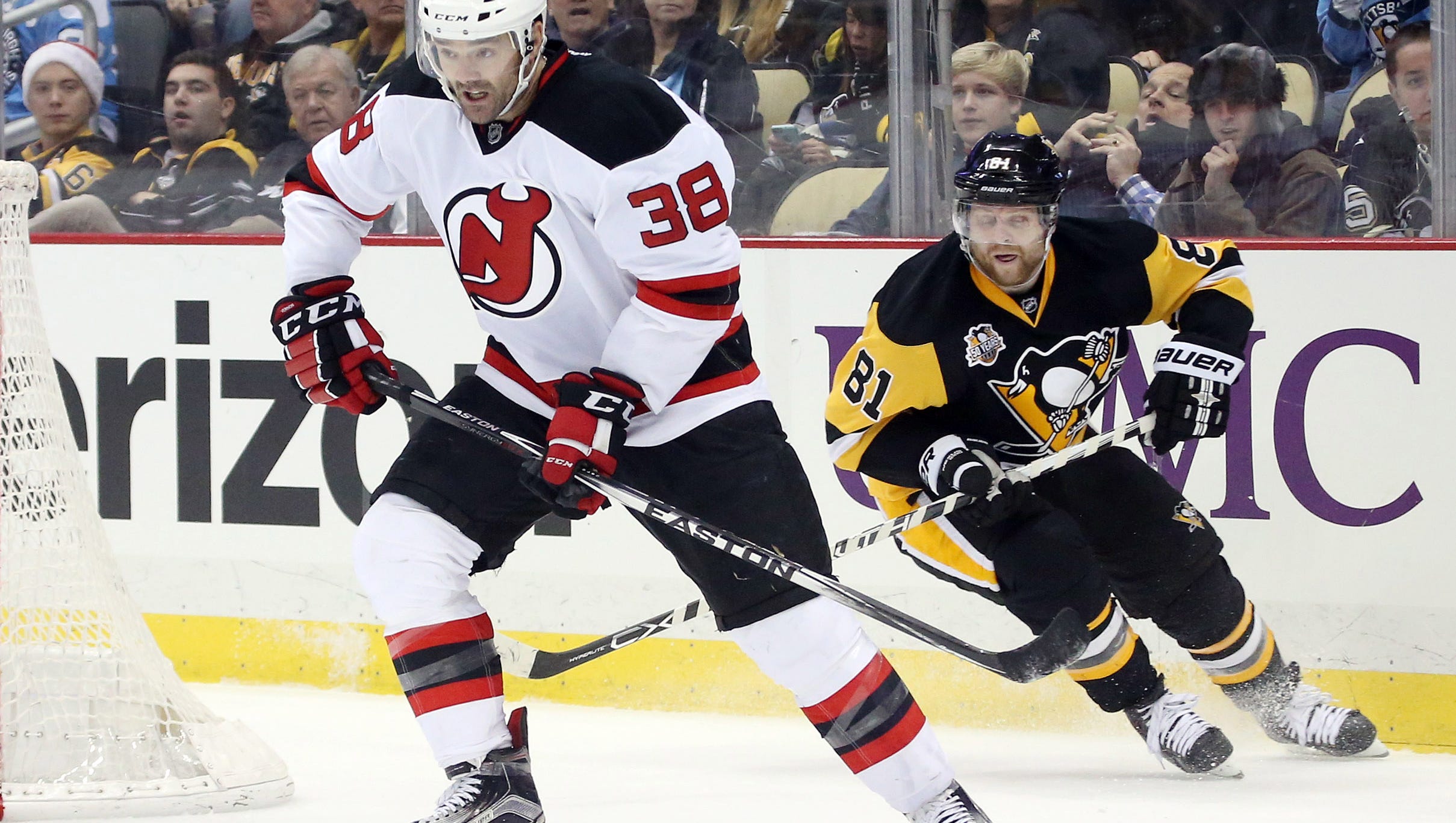 Vernon Fiddler rejoins Predators in trade from Devils