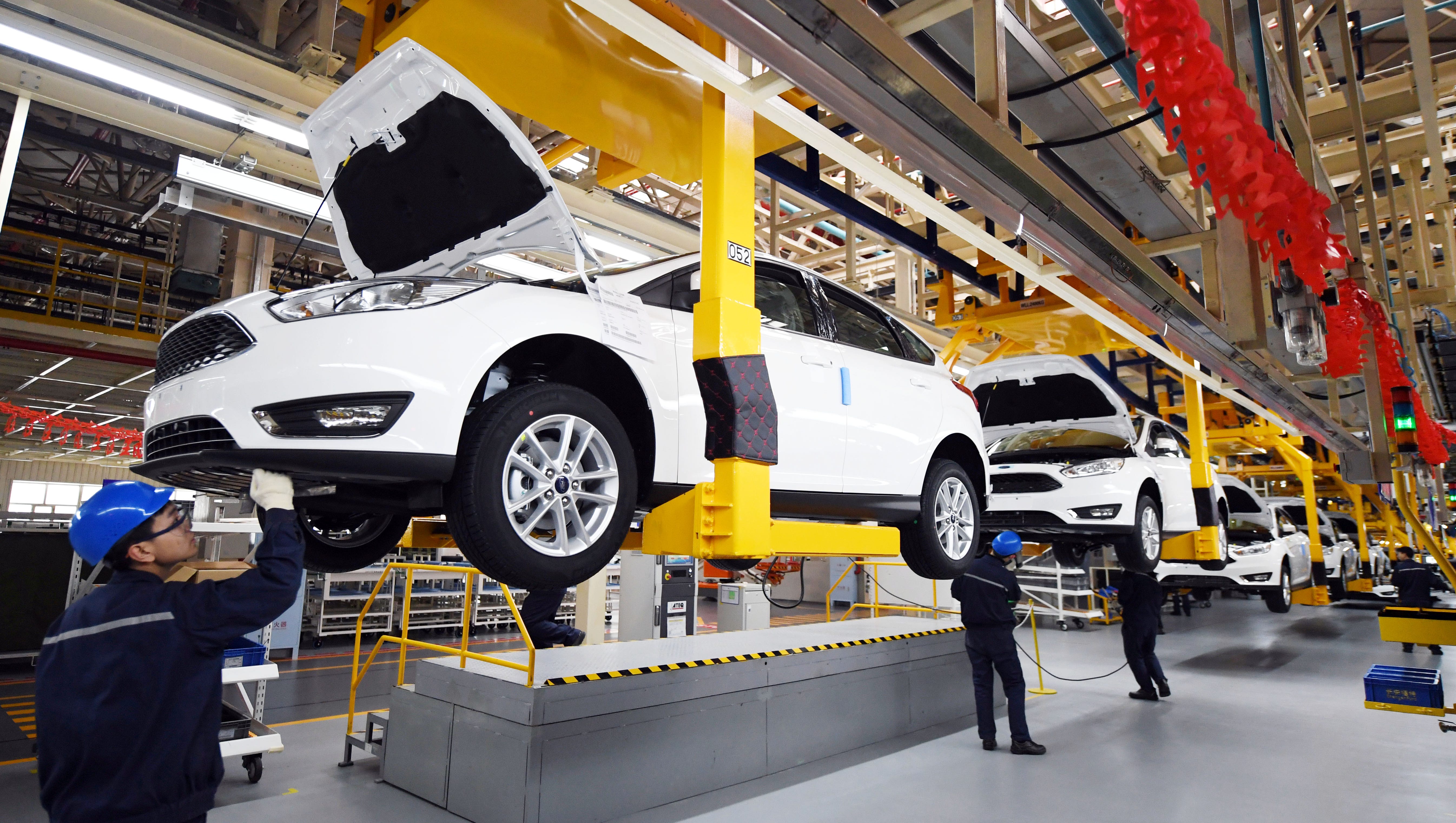 New SUVs, not cars, key to future of U.S. automaking