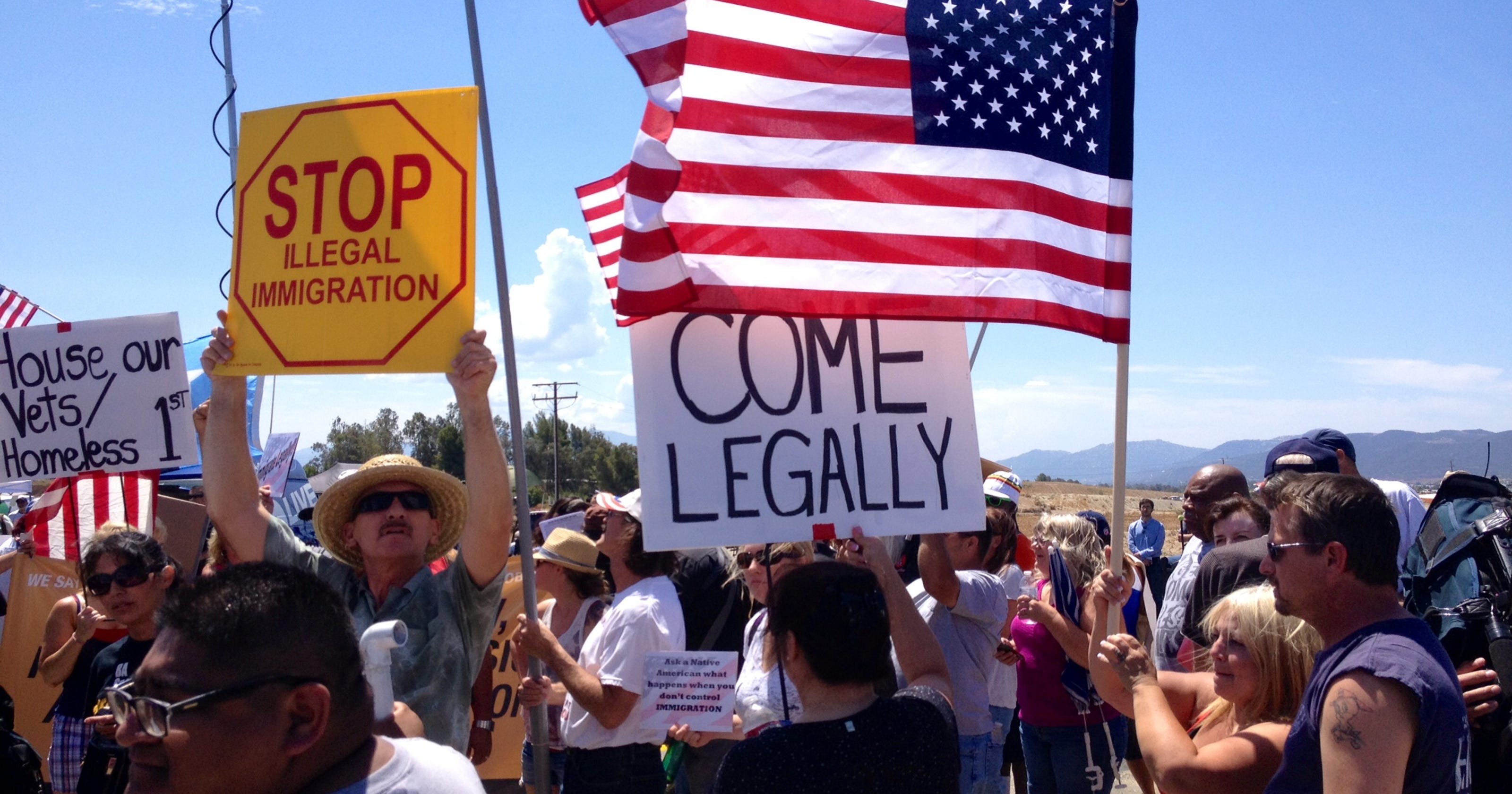 Murrieta immigration protests: 6 arrested