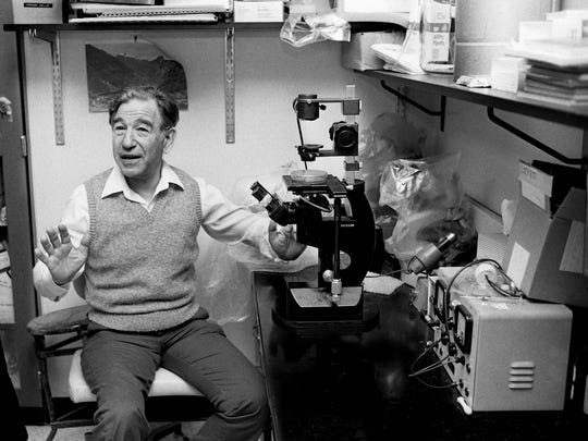 Stanley Cohen, biochemist and Nobel Prize winner, dies in Nashville