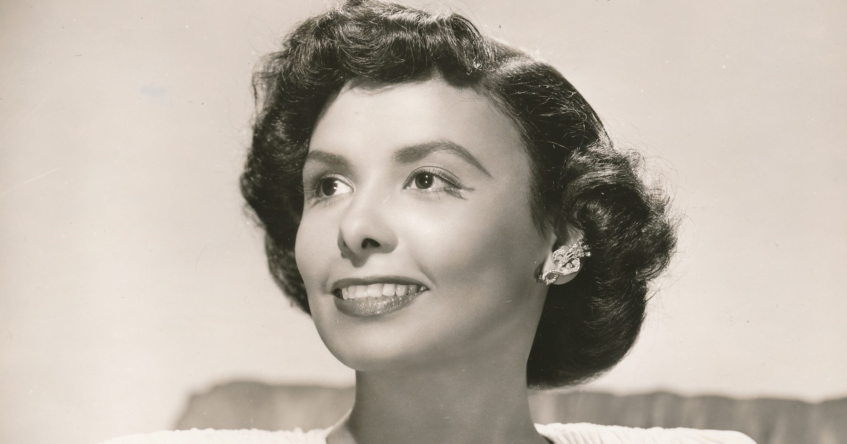 History: Singer Lena Horne born