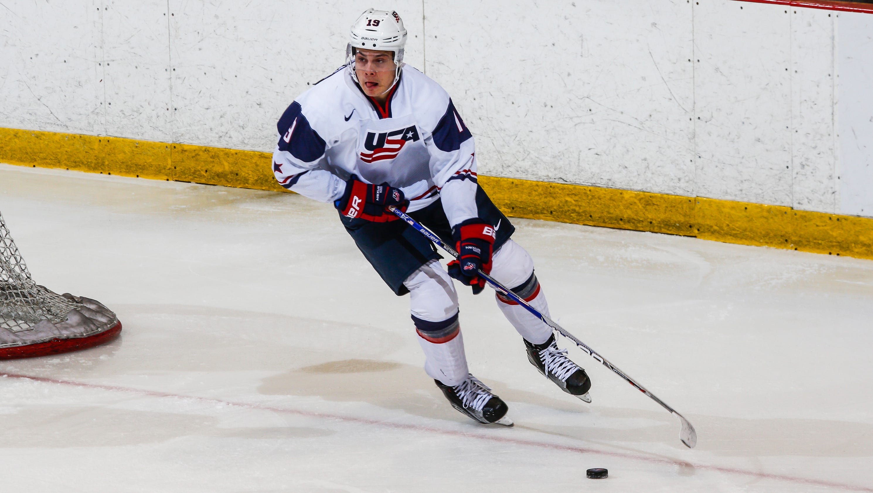 Auston Matthews stick and curve : r/hockeyplayers