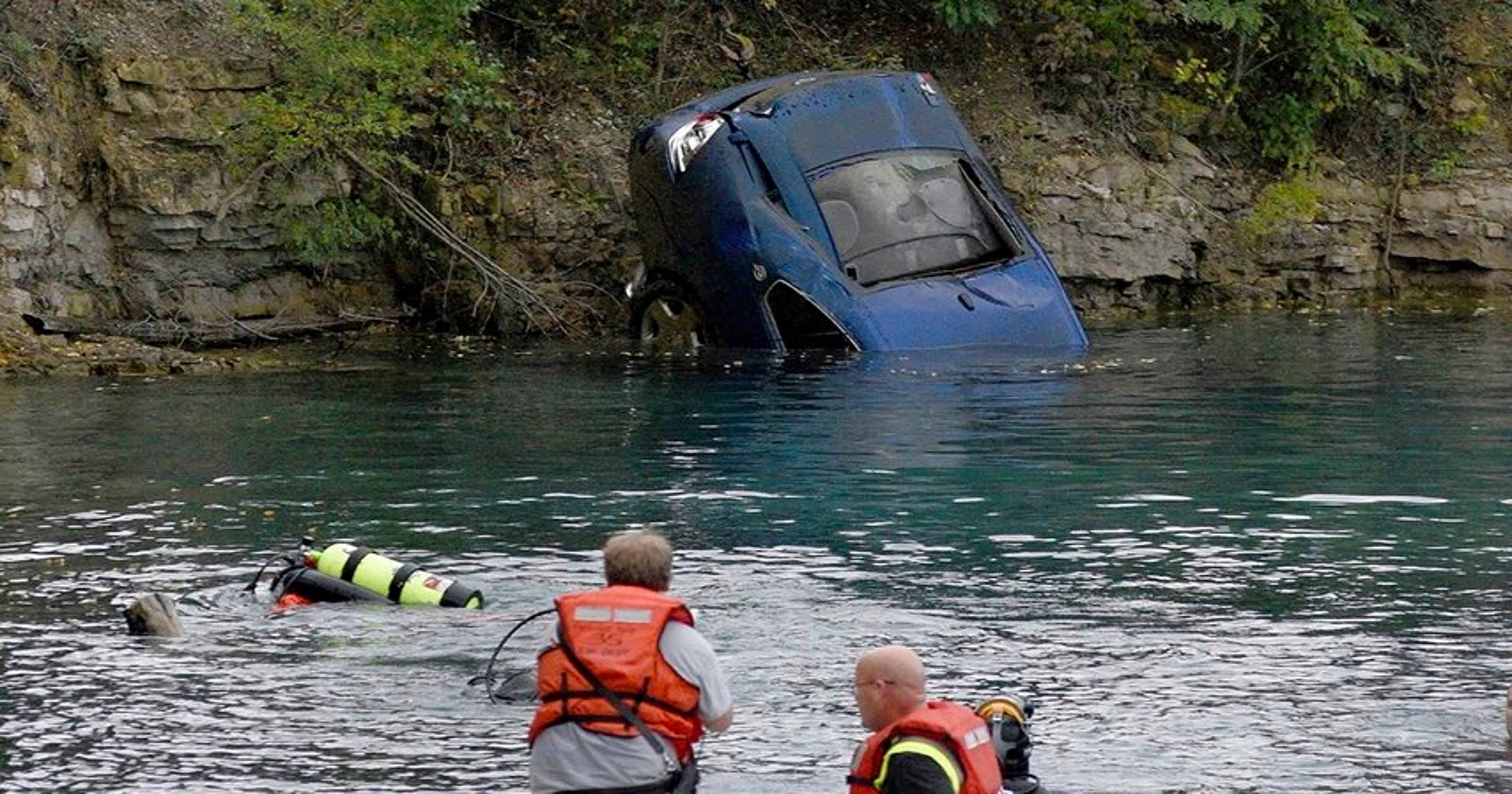 Authorities: Body found in sunken car in Michigan quarry