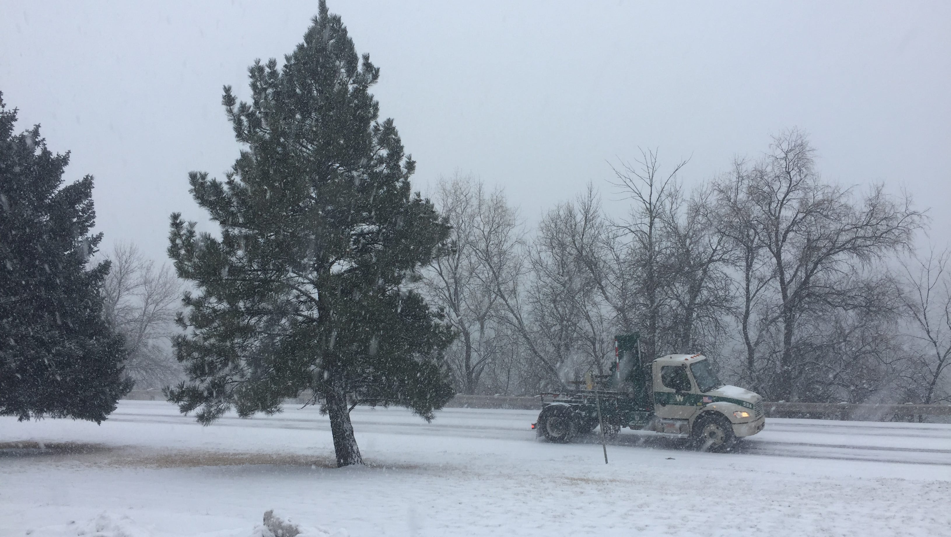 Snowfall, between .5 and 1 inch per hour, expected Monday morning