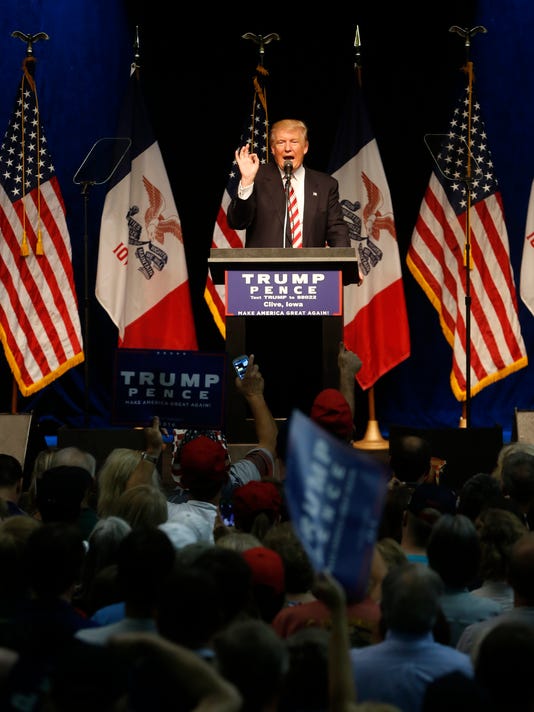 Trump to hand out Trump memorabilia at Iowa summit