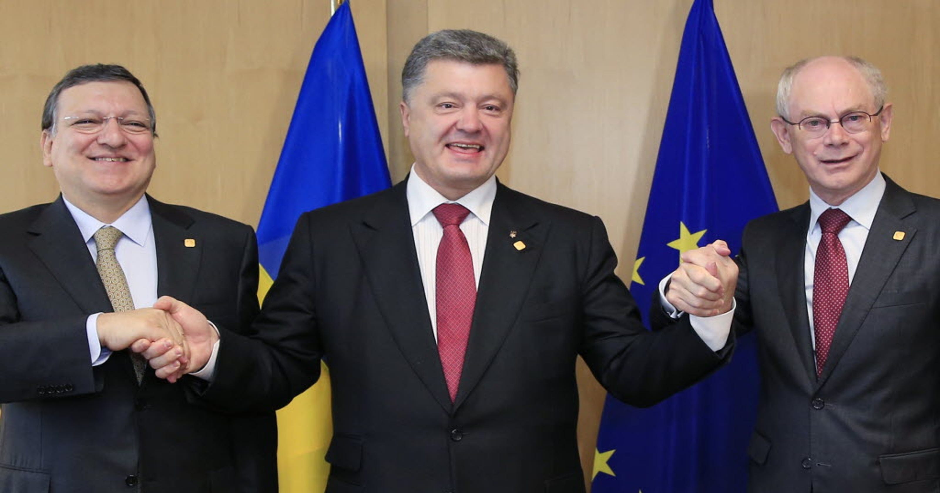 Ukraine signs pact with EU despite Russian opposition