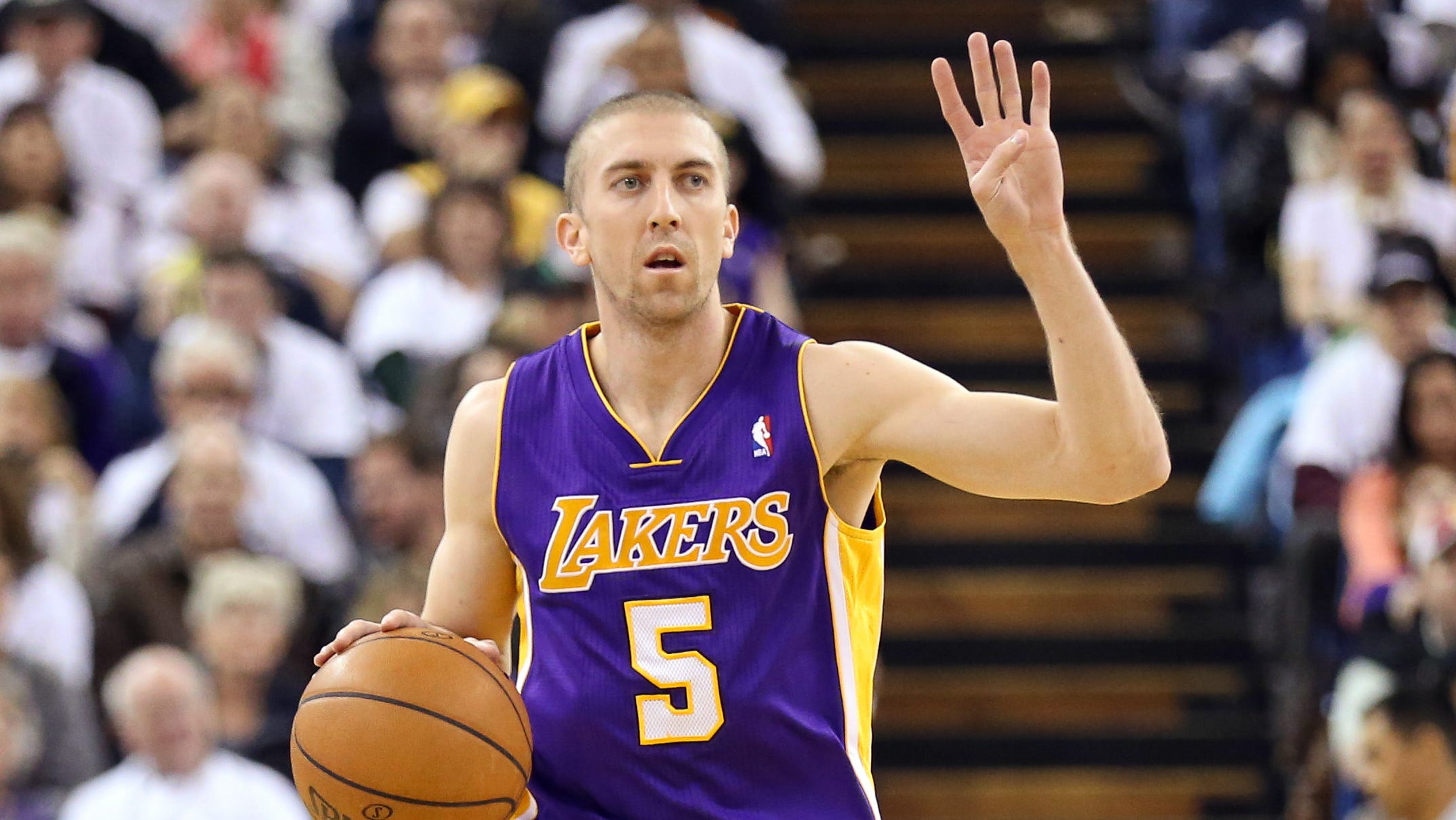 Steve Blake out, so Kobe Bryant is Lakers' point guard
