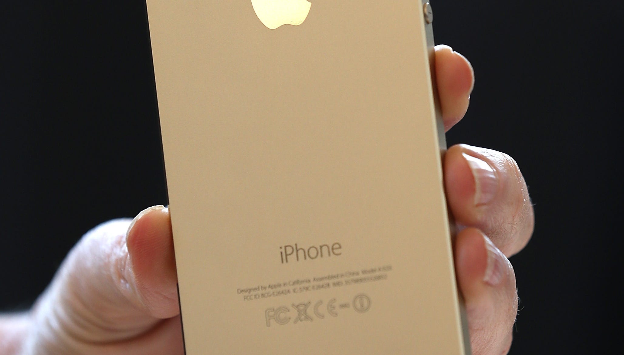 Clamor for new gold iPhone gets serious