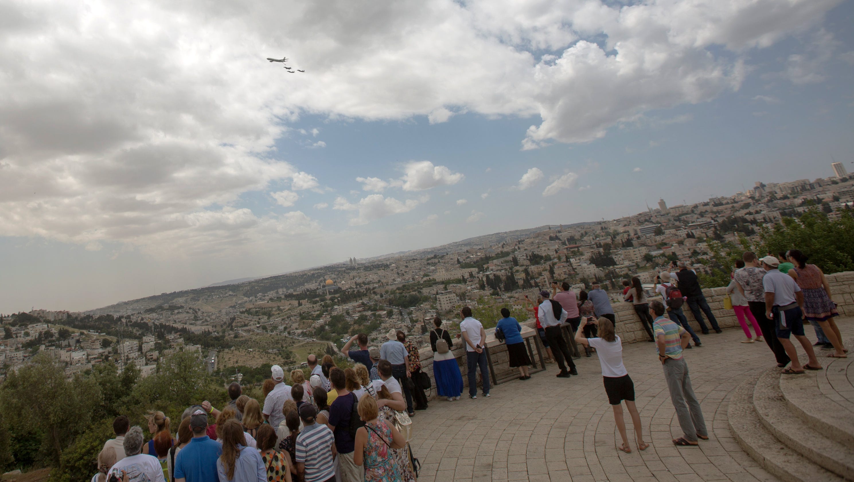 Israel-Palestinian conflict: Why negotiating peace deal is hard