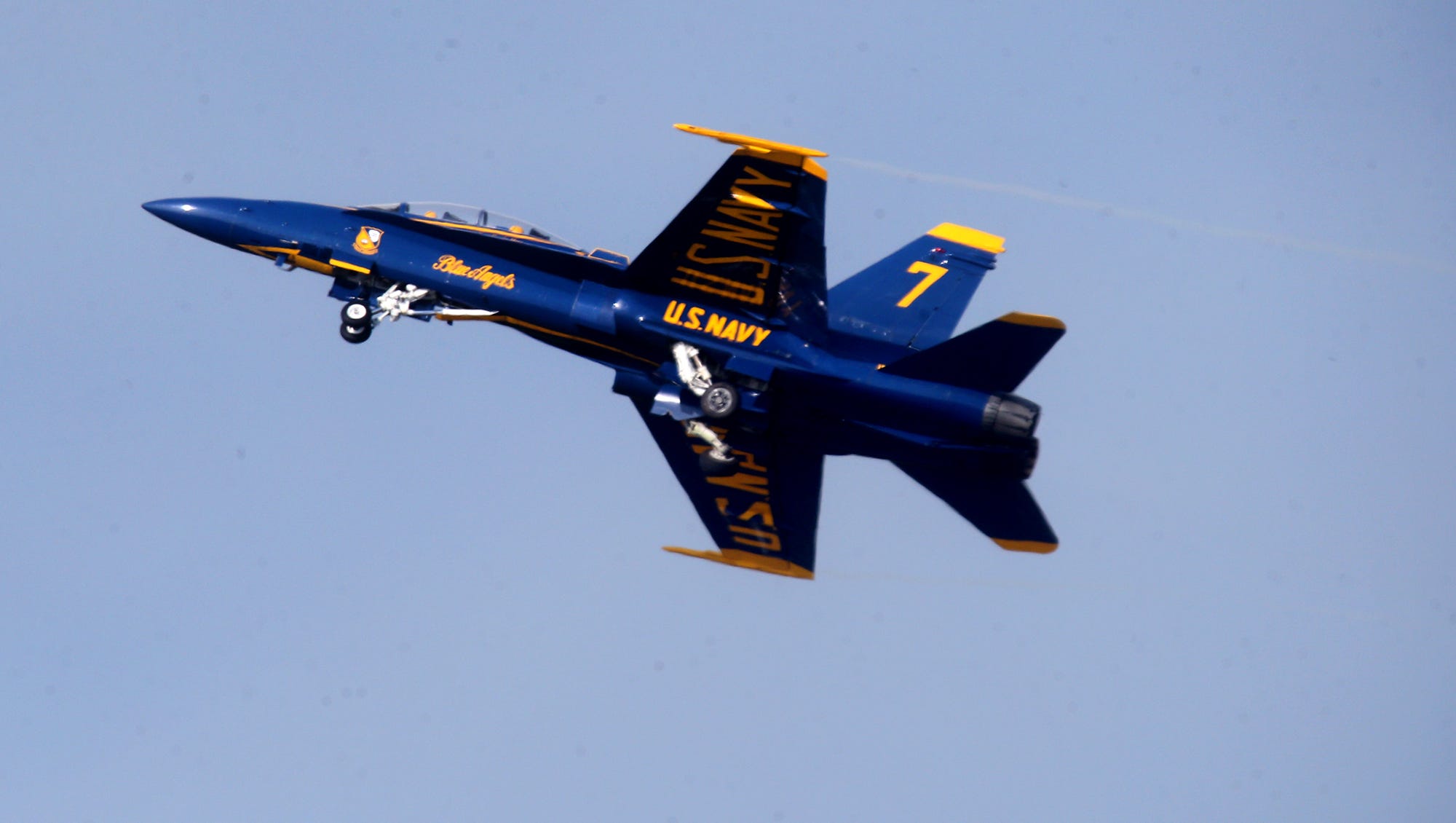 Blue Angels fly over Smyrna in preparation for Great Tennessee Air Show