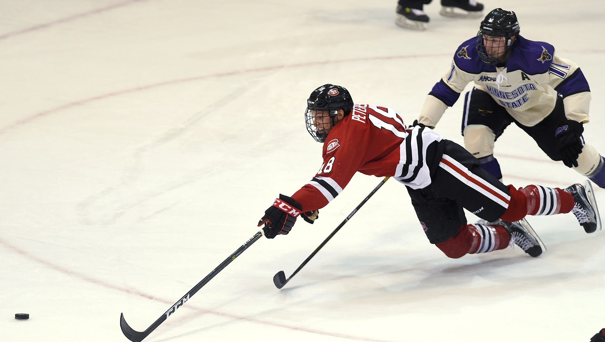 Men's hockey: Mavericks snap skid, beat Huskies, 4-1