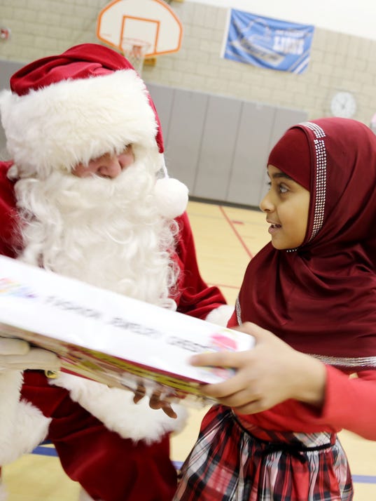 USA TODAY VIDEO: “Santa Claus Visits Muslim Children at Dearborn Public ...