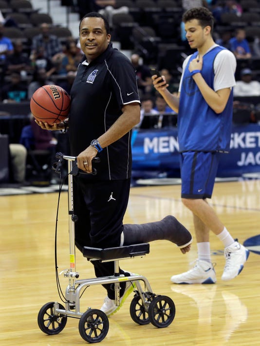 Ron Hunter won't allow injury to keep him down