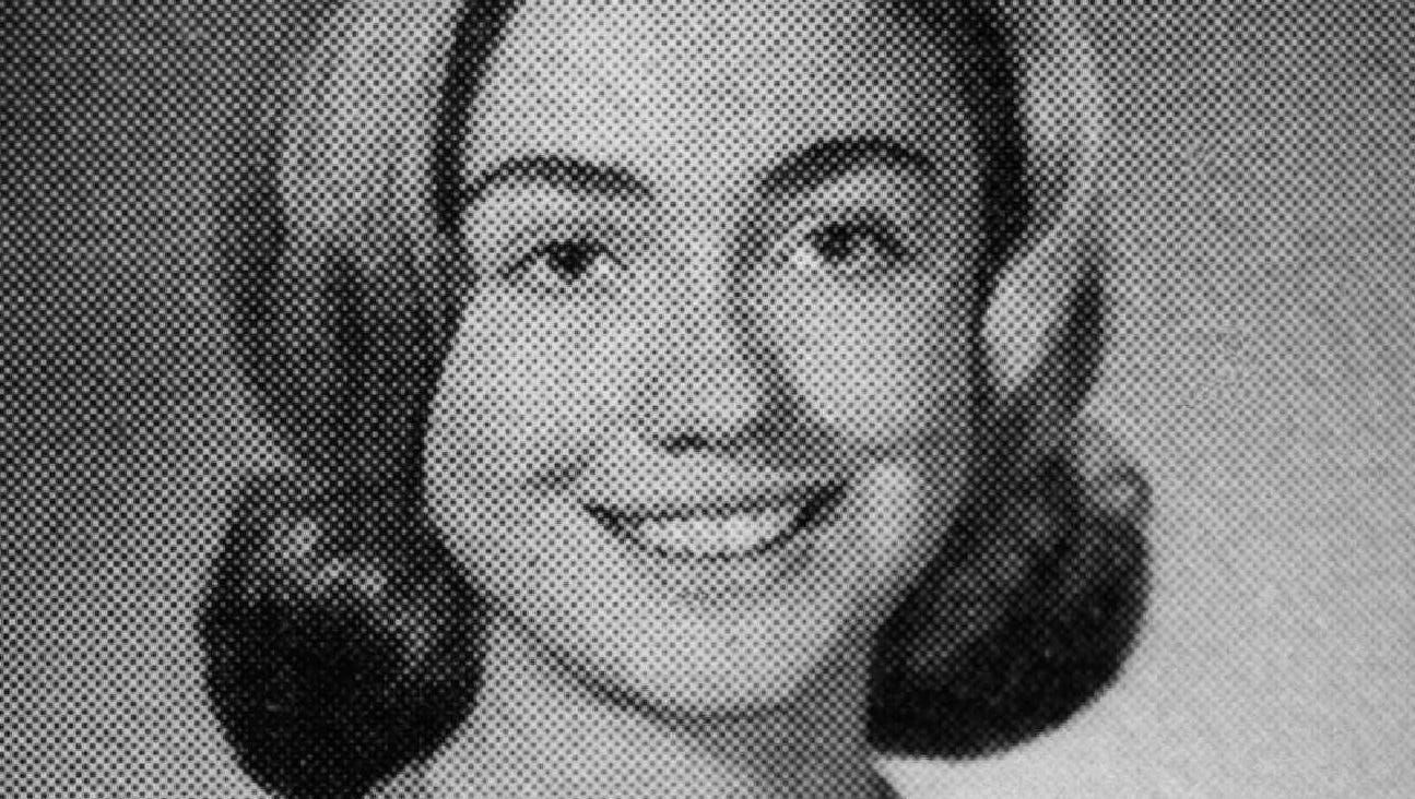 635558089001097604-AP-HILLARY-S-ROOTS.jpg?width=1295&height=732&fit ...