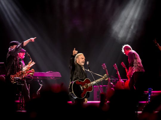 Review: Great songs, showmanship at Neil Diamond concert in Phoenix