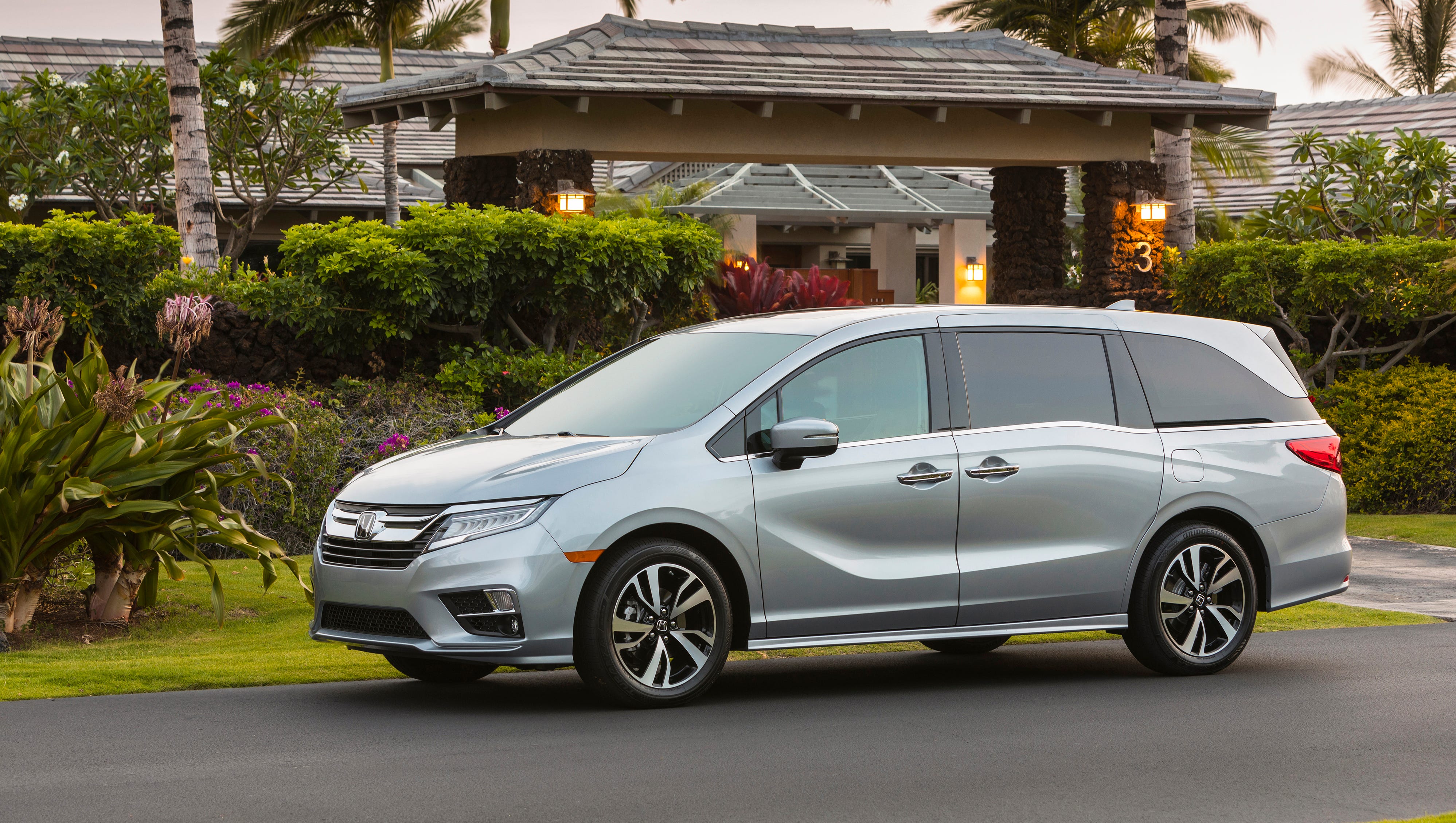 Review: 2018 Honda Odyssey is a kid hauler with tricks and treats