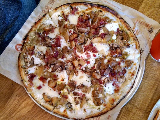 Desert dining: Blaze Pizza fires up taste buds