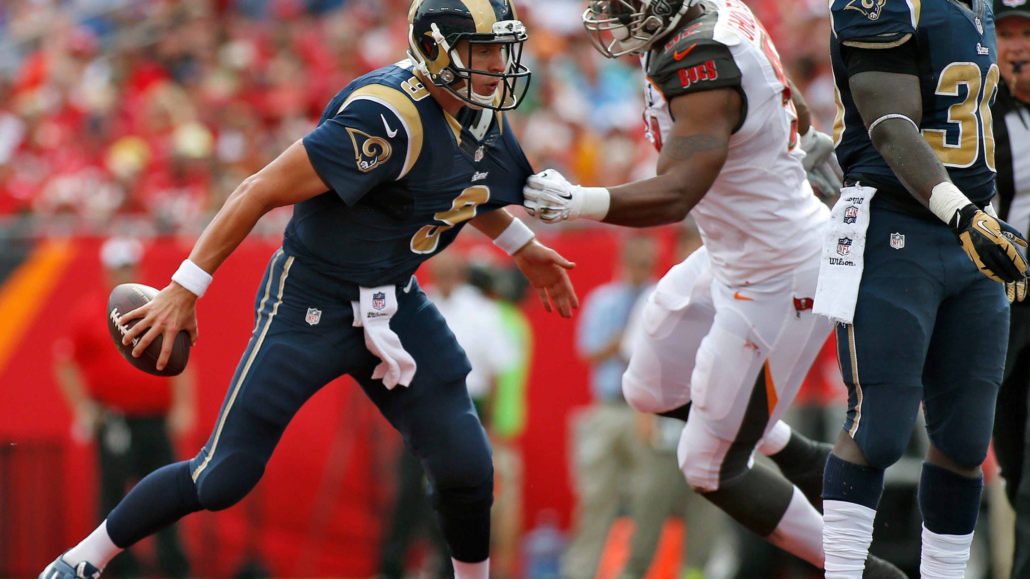 Davis leads Rams over Buccaneers in 1st NFL start