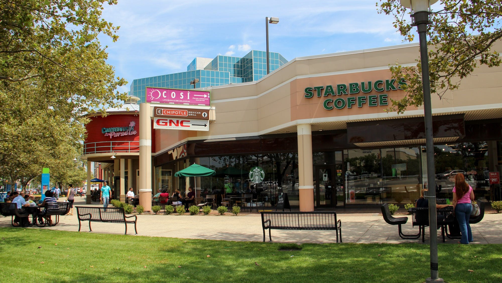 Secaucus Plaza at Harmon Meadow to add Max Challenge new restaurants