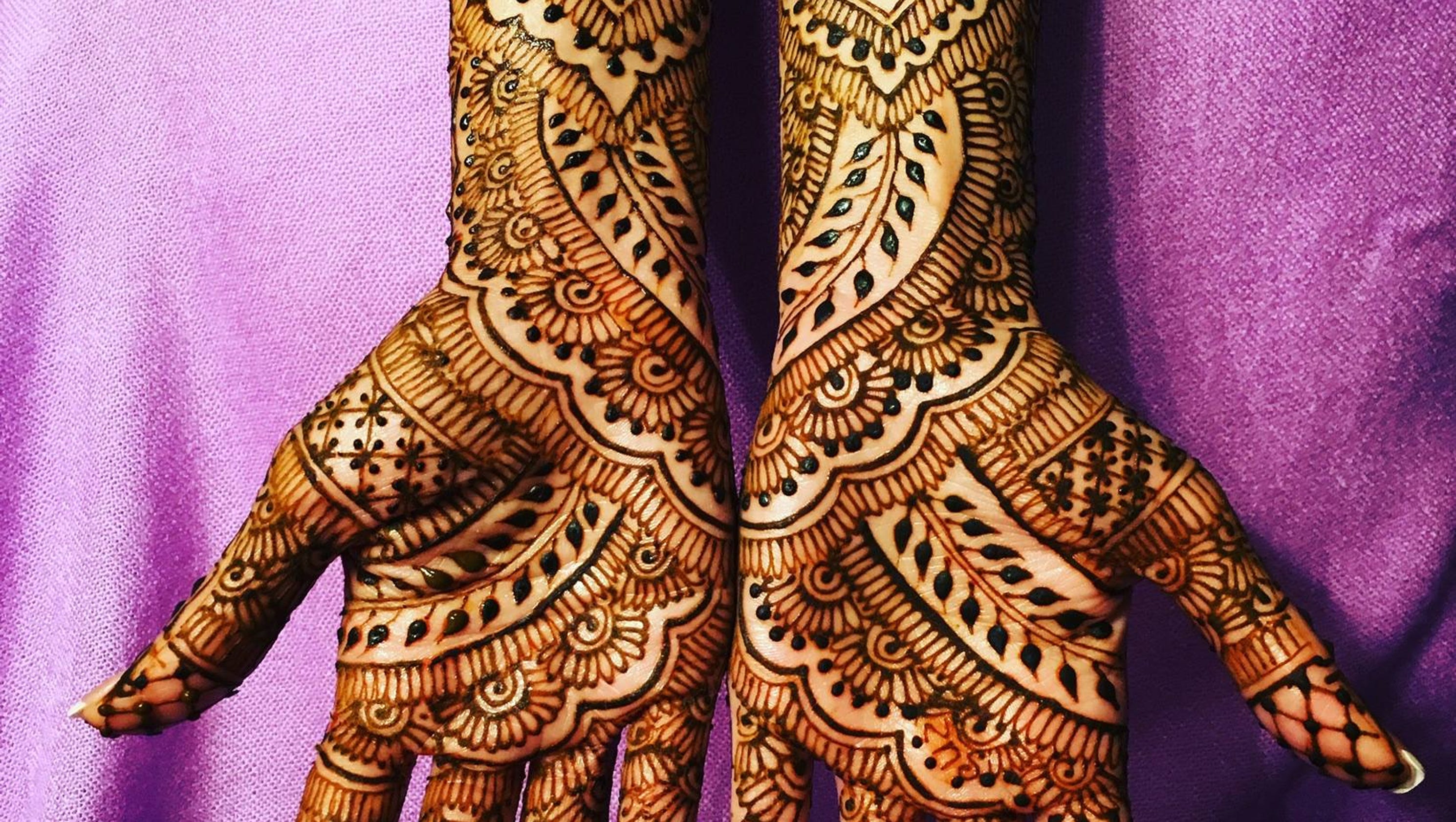 New gallery dreaming in henna