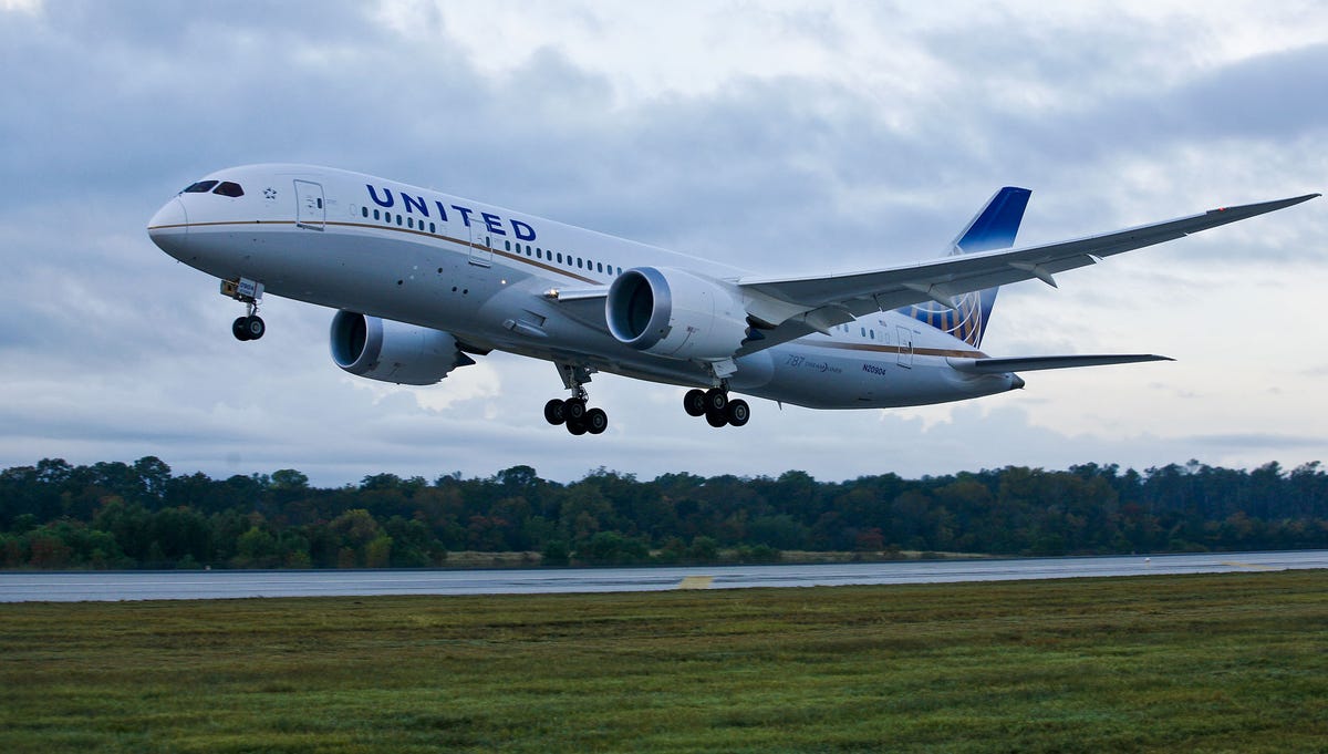 The Boeing 787 flies for United Airlines