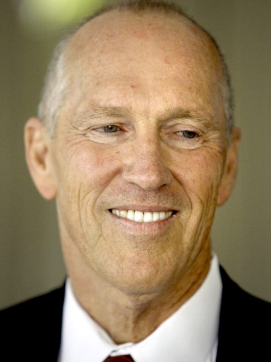 Naples City Manager Bill Moss to retire in 2019