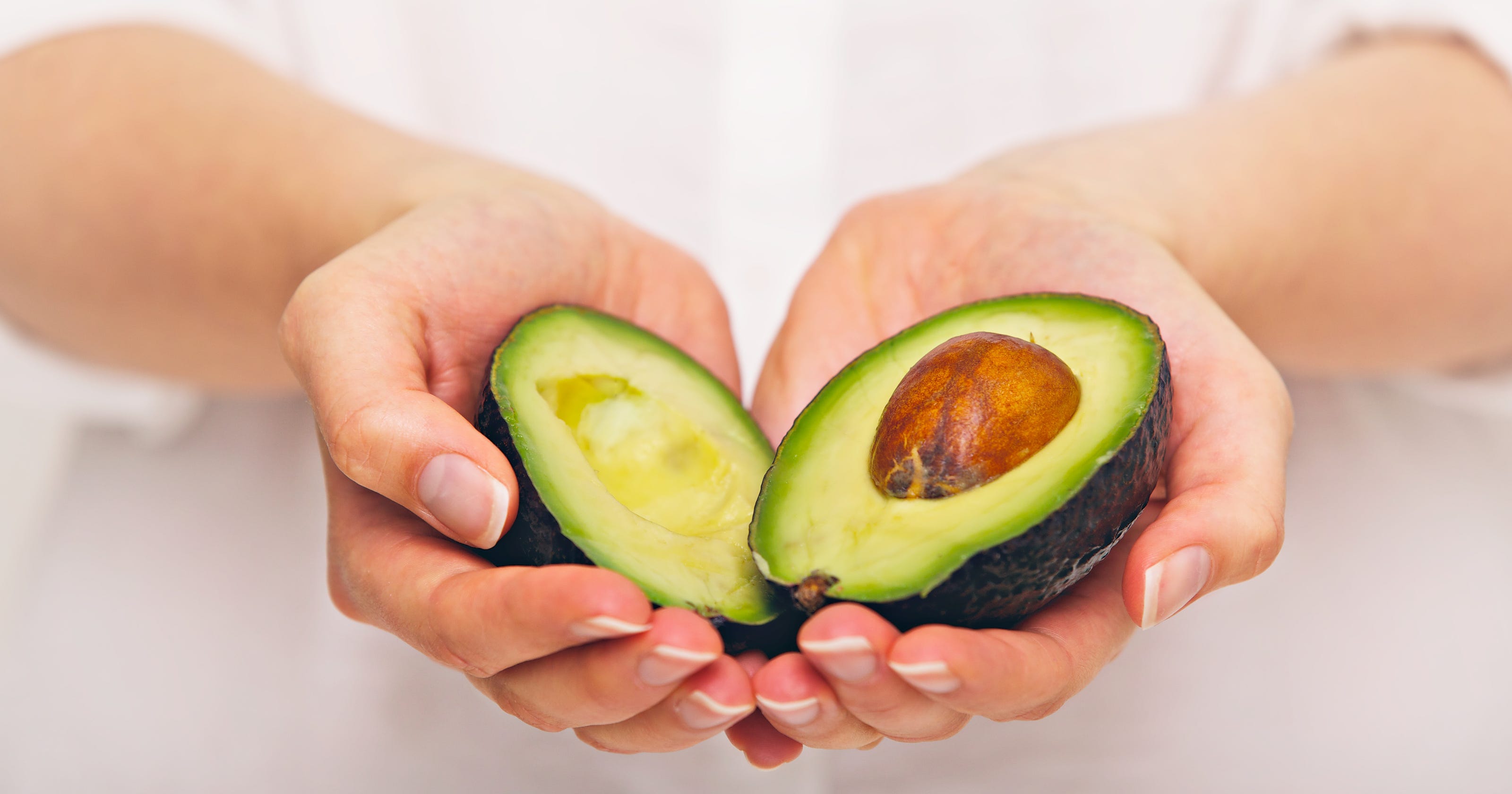 How to ripen an avocado fast with flour, bananas, sunlight, paper bags