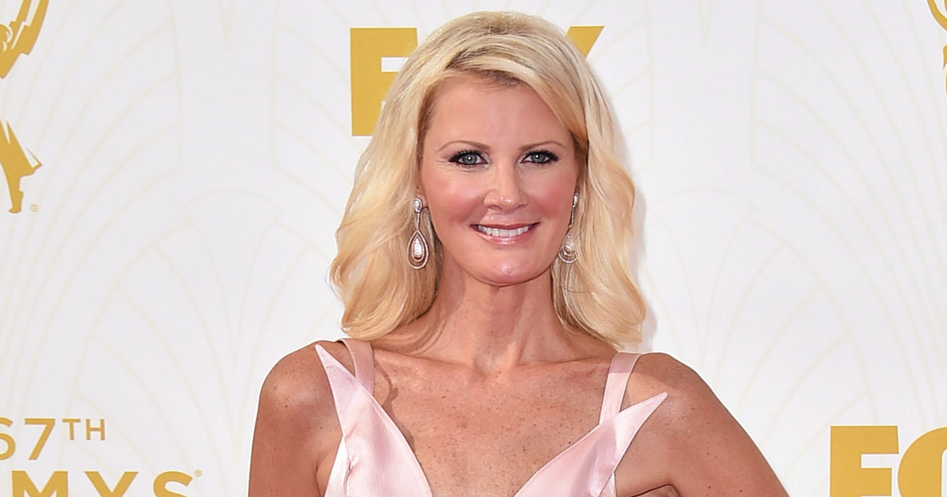 Sandra Lee says she’s cancer free
