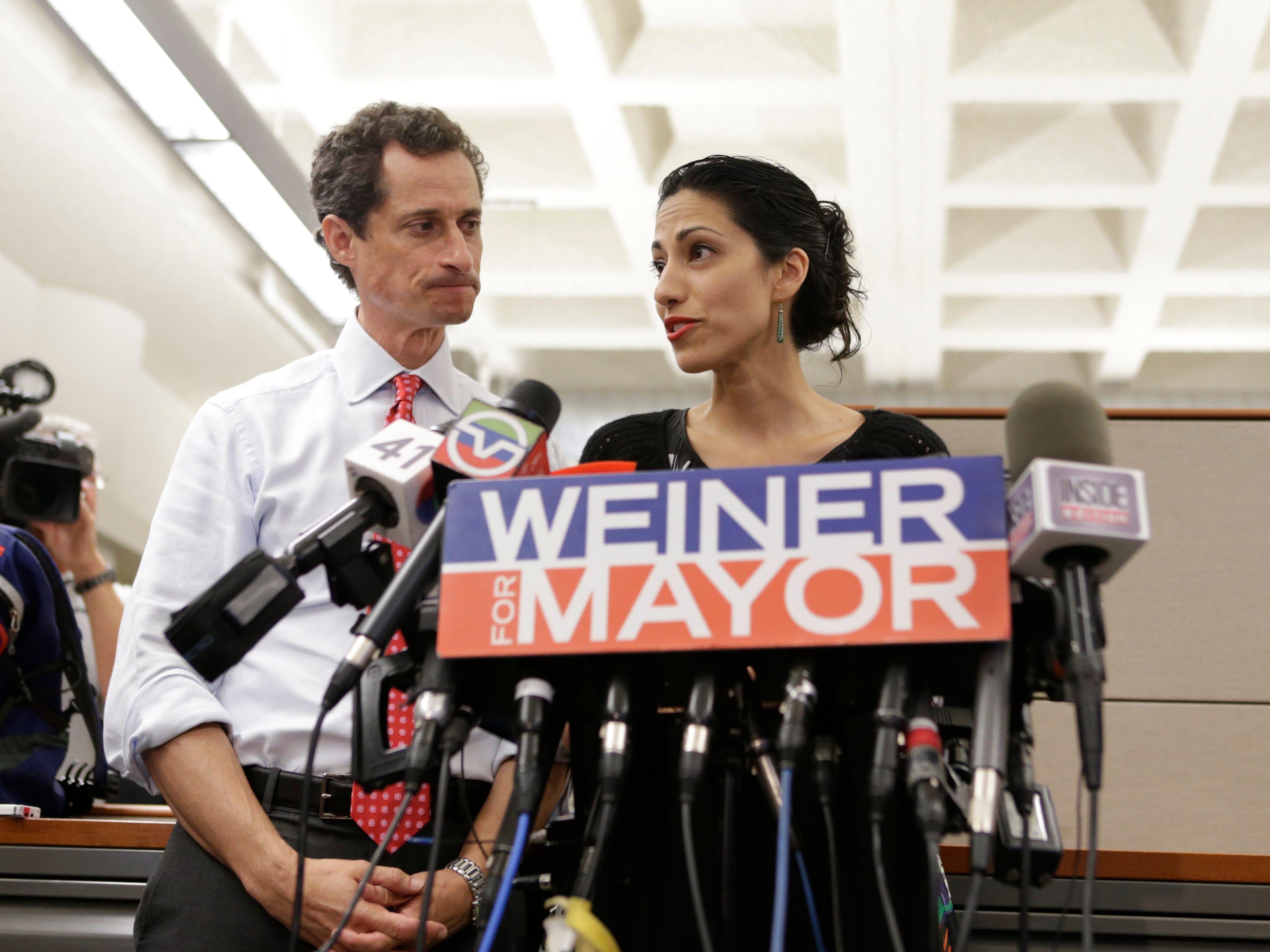 Weiners Wife Huma Abedin Comes To His Aid
