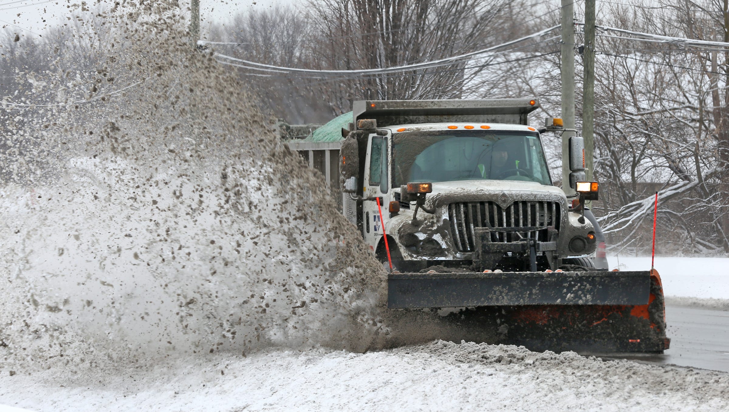 Indianapolis' snowstorm plan: Road plowing and trash pickup