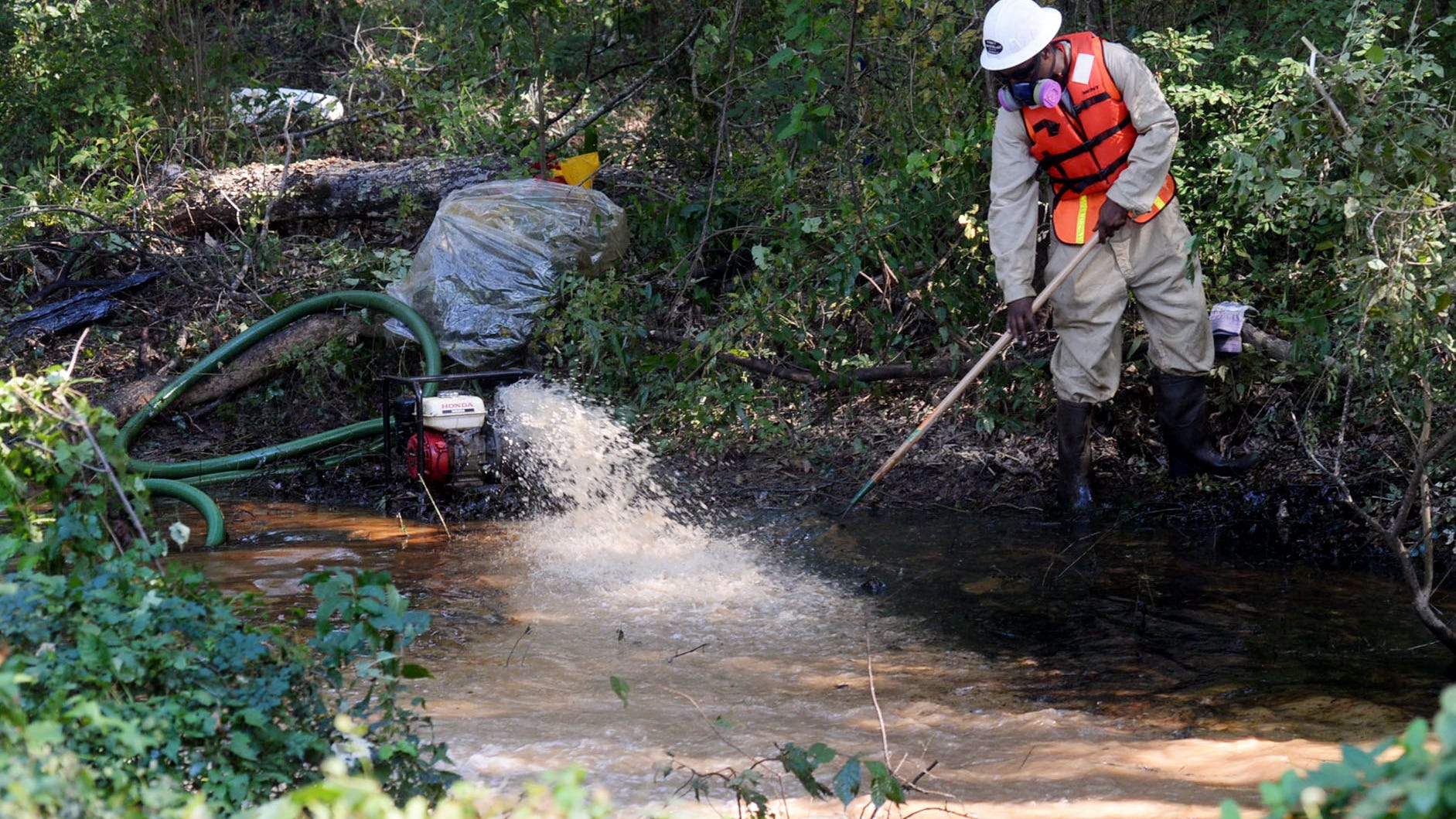 Oil spill cleanup reaches 2,550 of 4,000 barrels
